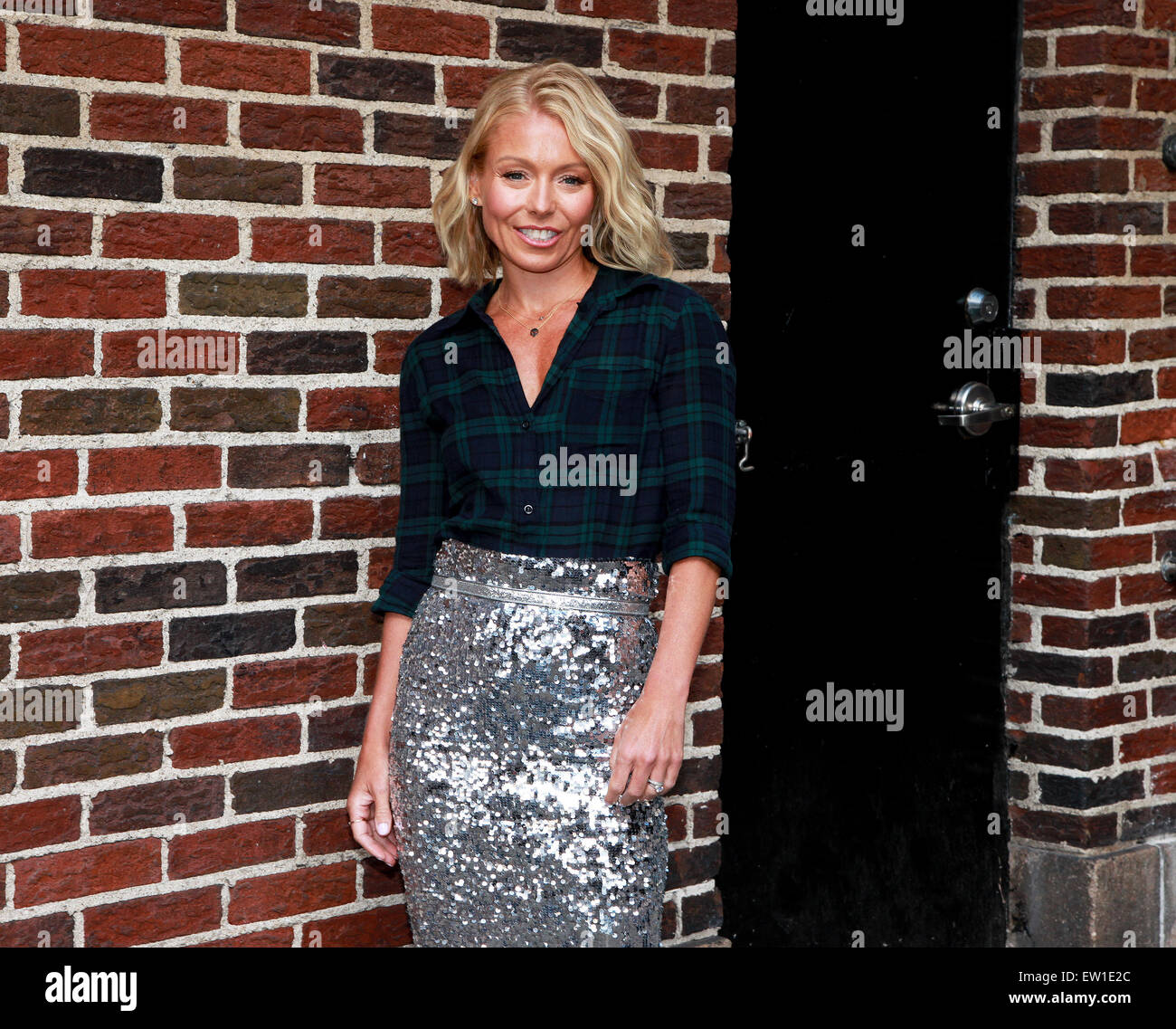 Kelly Ripa visits 'The Late Show with David Letterman' Featuring: Kelly ...