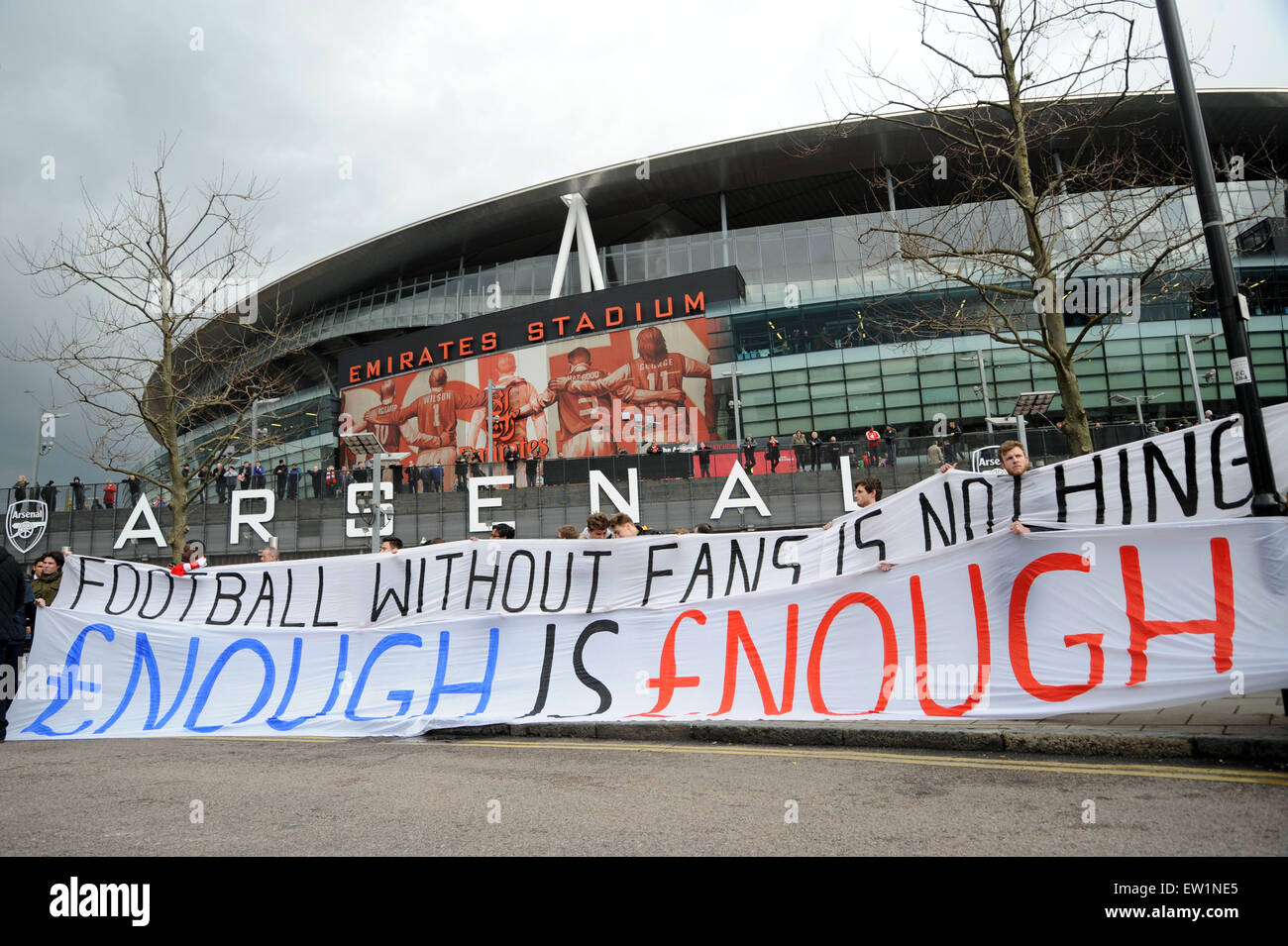Football fans gather outside The Emirates Stadium before the match ...