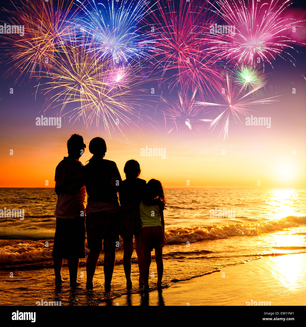 Family sunset hi-res stock photography and images - Alamy