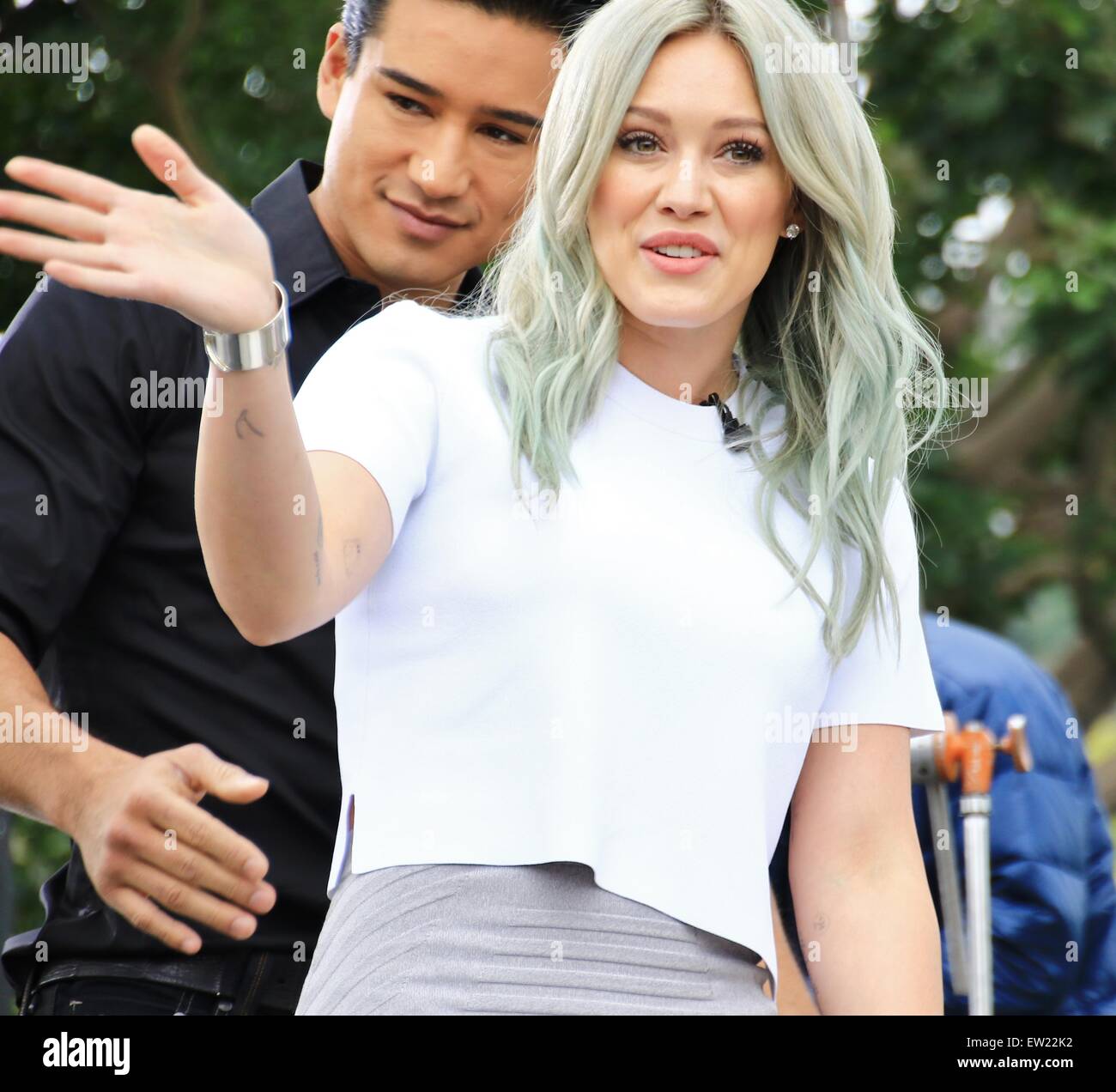 Hilary Duff appears on 'Extra' at Universal Studios where she was ...
