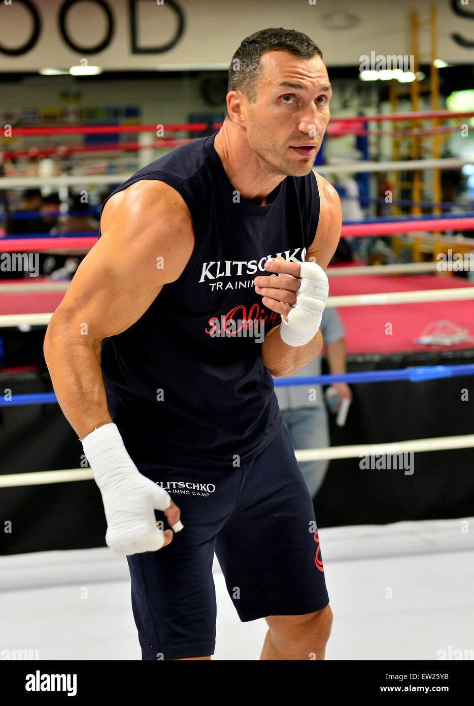 World champion boxer hi-res stock photography and images - Alamy