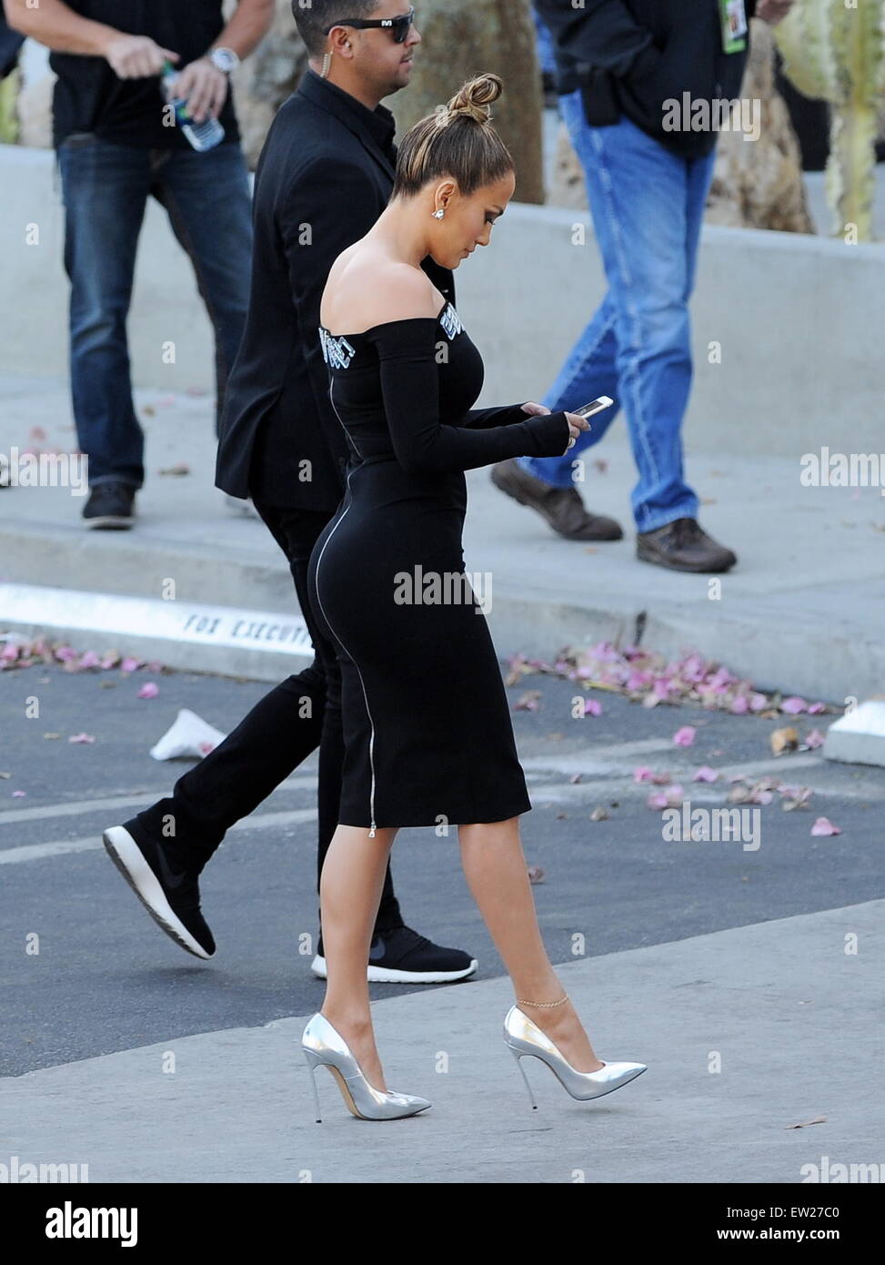 Diva Jennifer Lopez arriving at "American Idol" wearing a long black ...
