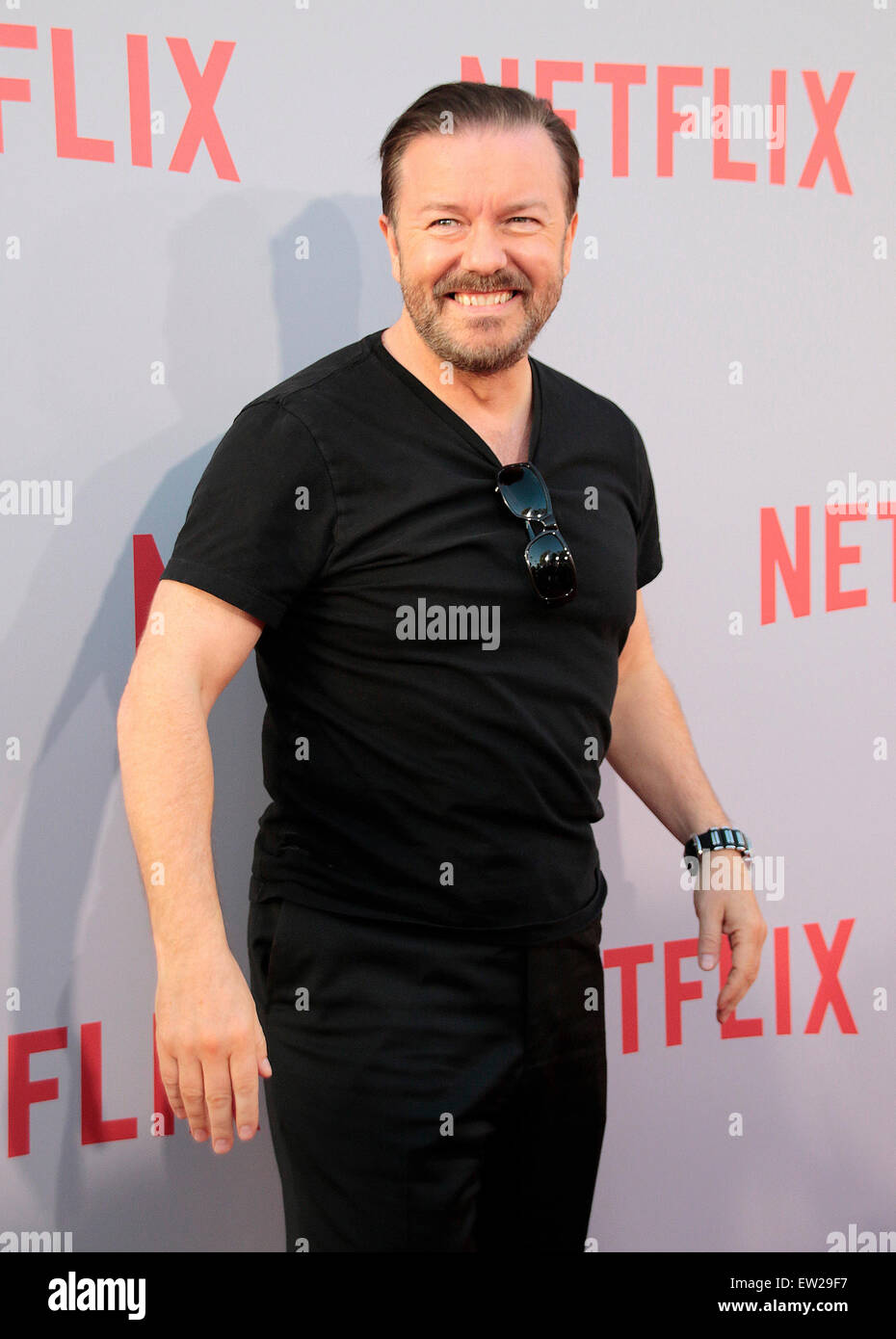Celebrity beard smiling film premiere hi-res stock photography and ...