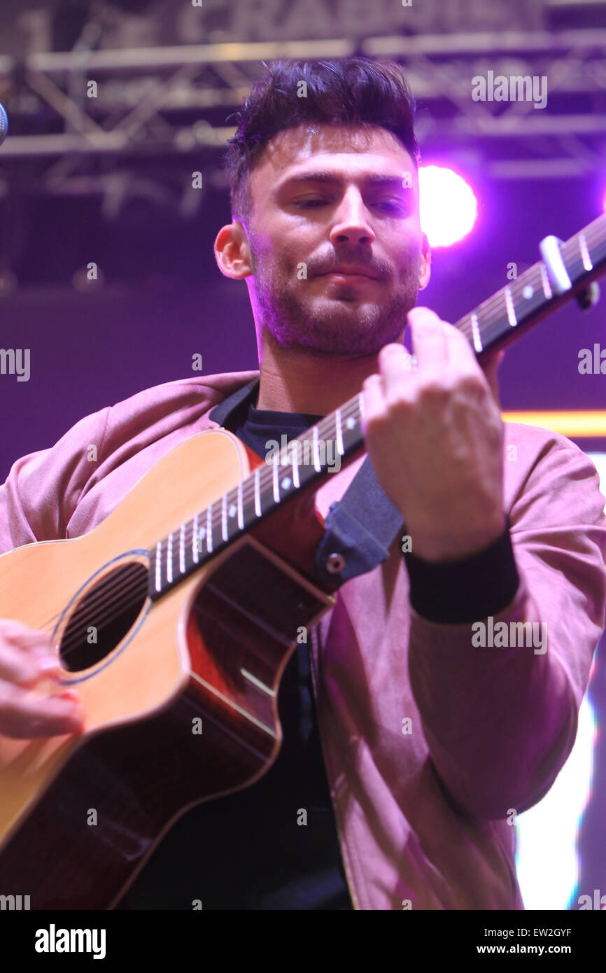 Jake Quickenden performs to a full house after the last race at Aintree ...