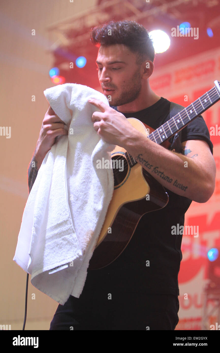 Jake Quickenden performs to a full house after the last race at Aintree ...
