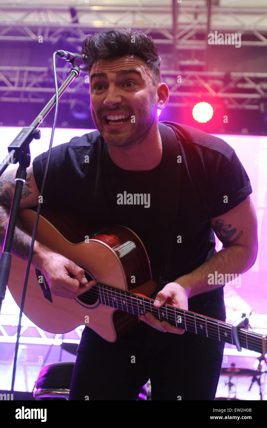 Jake Quickenden performs to a full house after the last race at Aintree ...