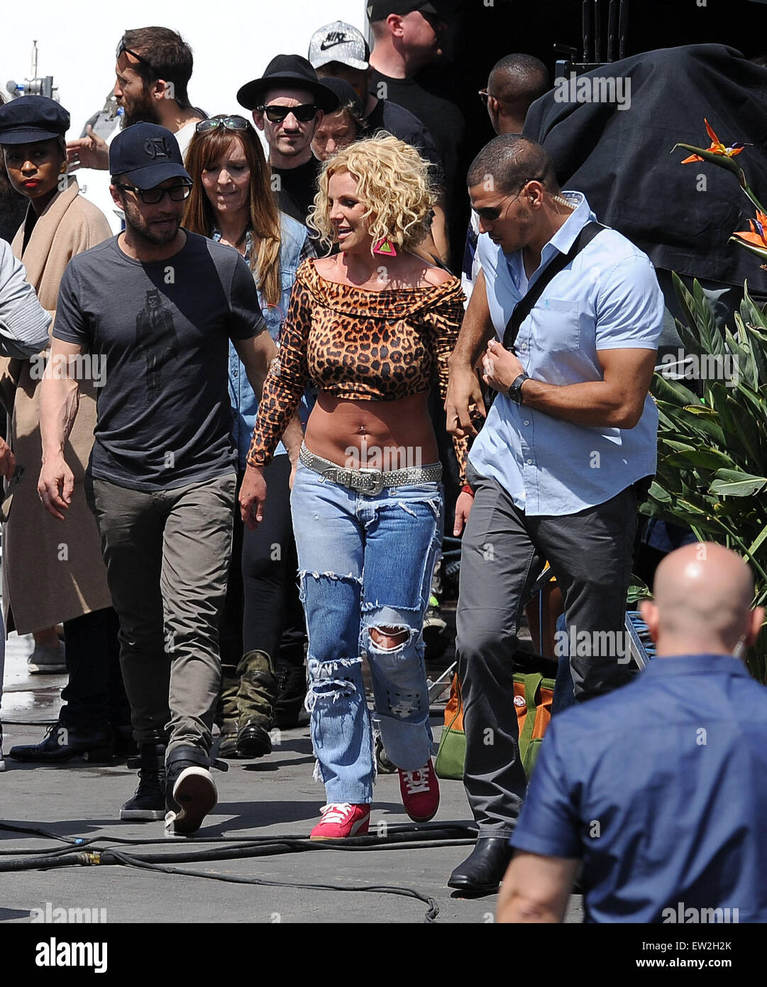 Britney Spears on set filming her new 80s-themed music video 'Pretty ...
