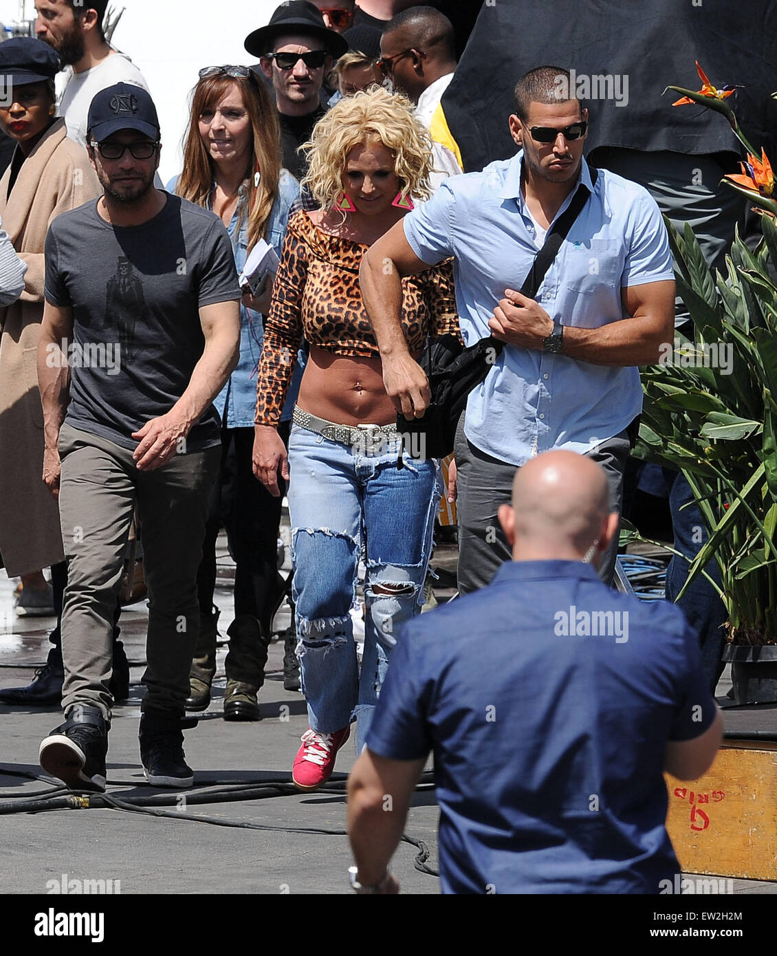 Britney Spears on set filming her new 80s-themed music video 'Pretty ...