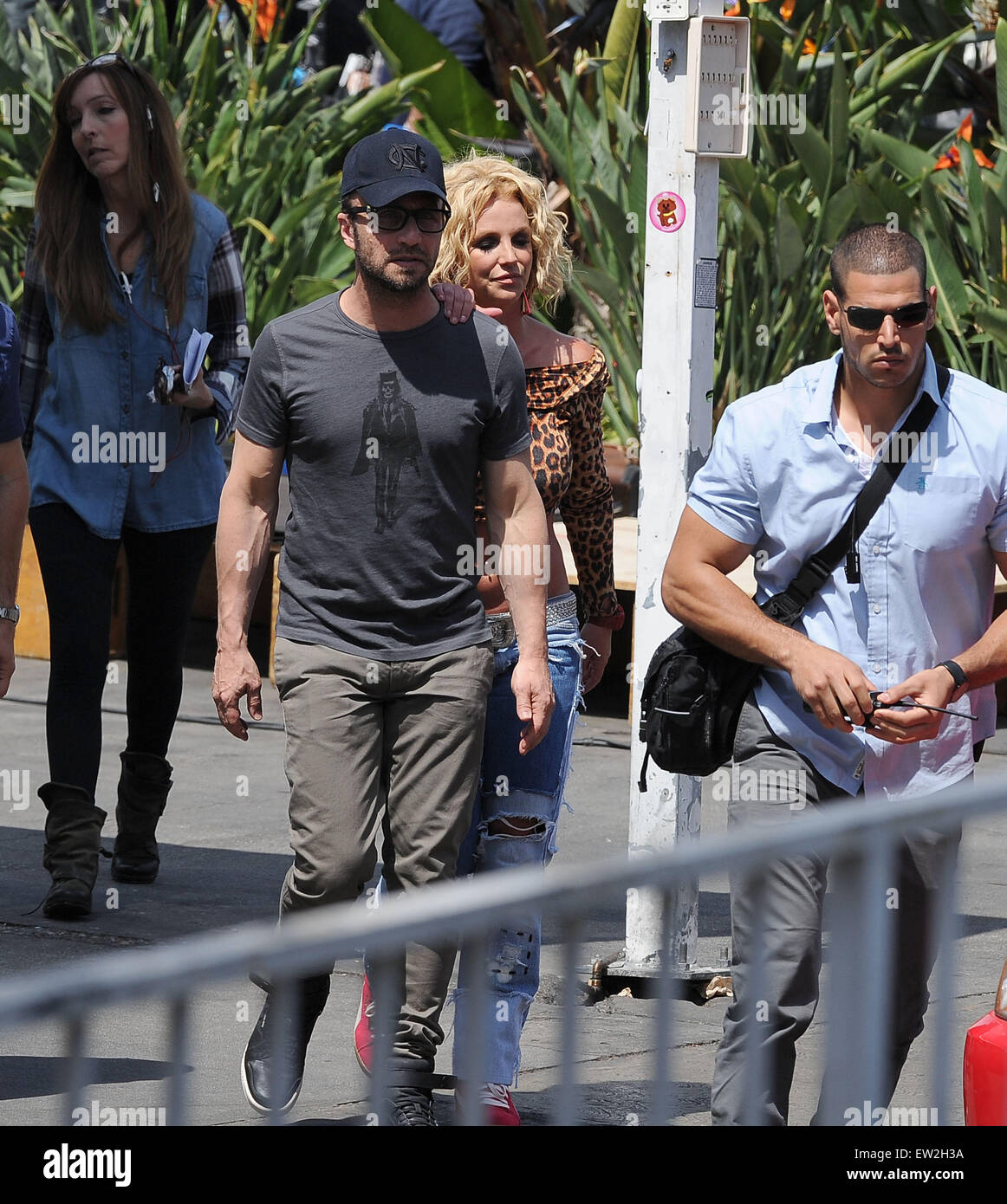 Britney Spears on set filming her new 80s-themed music video 'Pretty ...