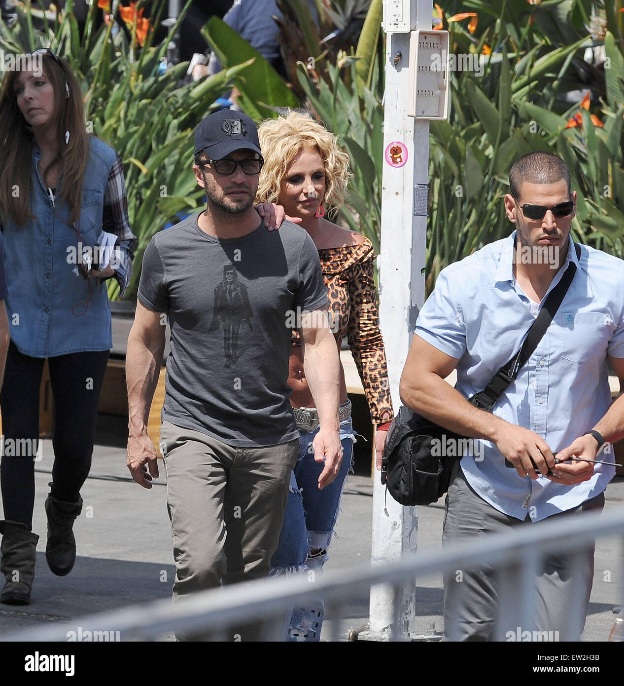 Britney Spears on set filming her new 80s-themed music video 'Pretty ...