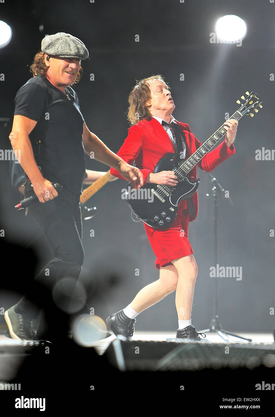 Angus young brian johnson hi-res stock photography and images - Alamy