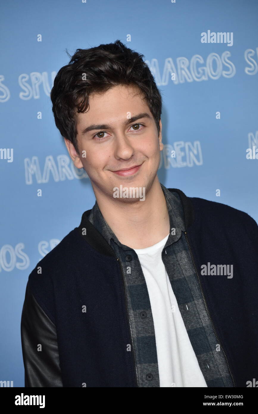 Nat wolff hi-res stock photography and images - Alamy