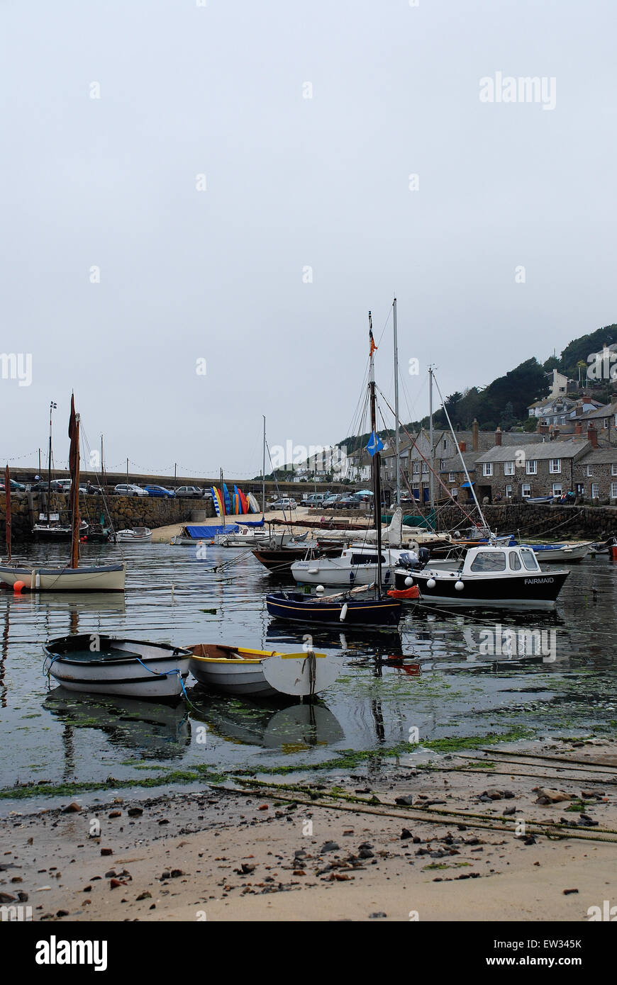 mousehole harbour scene cornwall england Stock Photo - Alamy