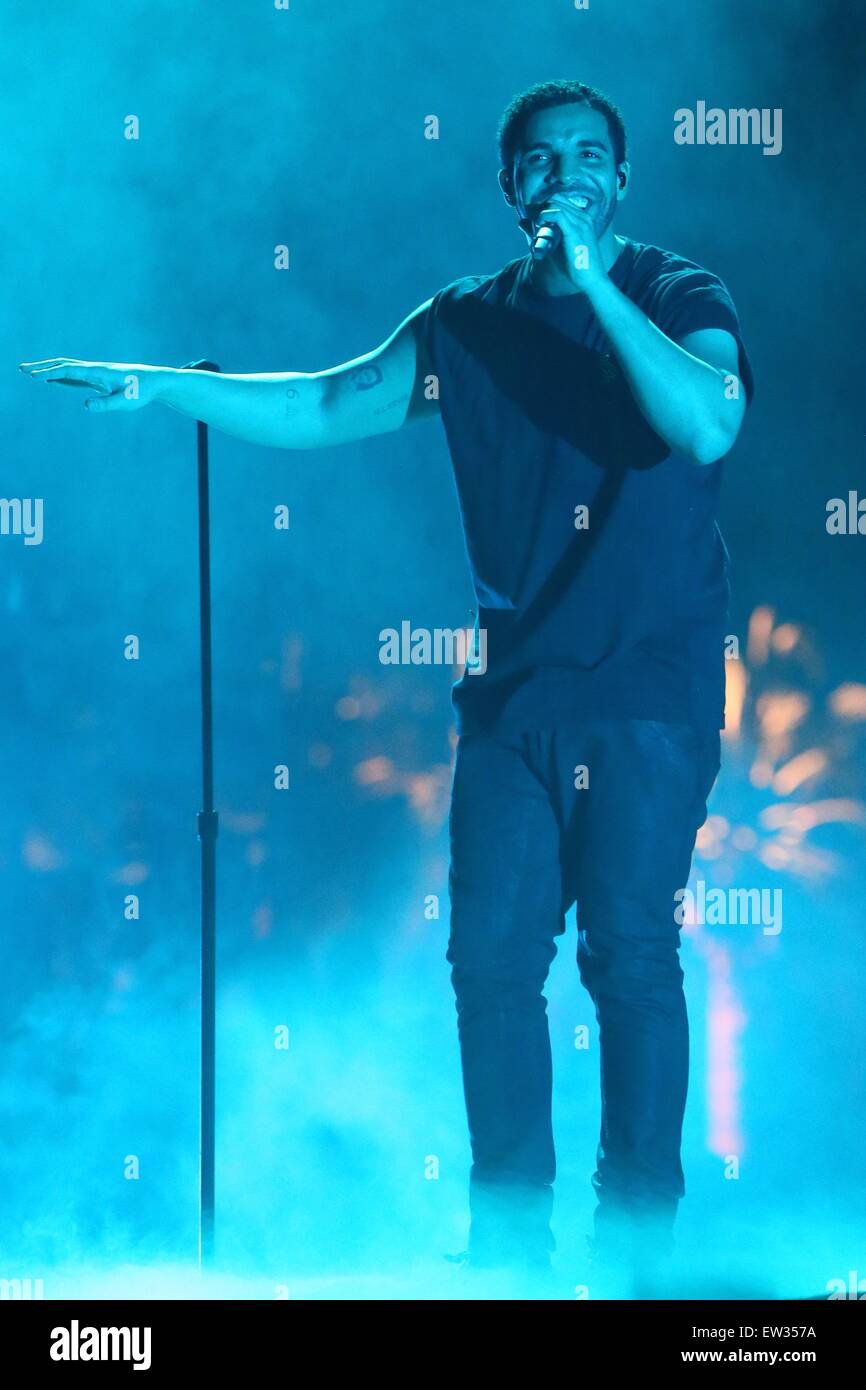 Drake concert 2015 hi-res stock photography and images - Alamy