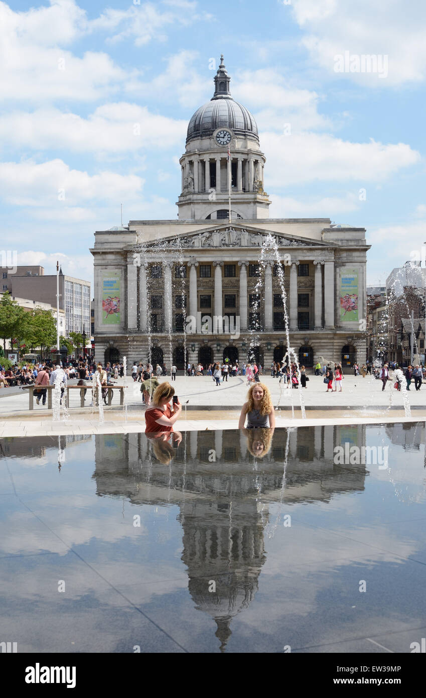 Two girls mobile phone hi-res stock photography and images - Alamy