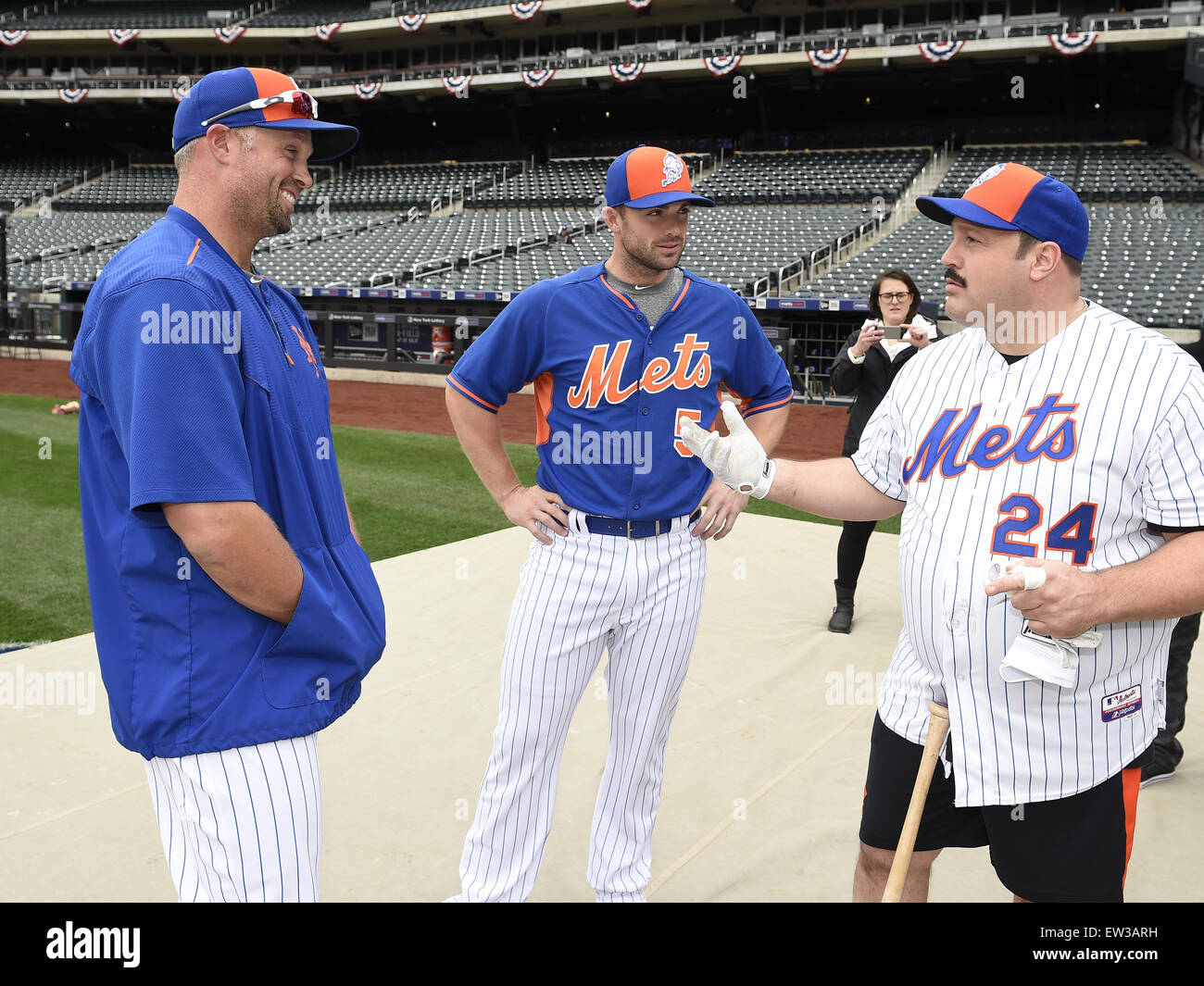 The King of Queens sitcom actor Kevin James, takes batting practice at ...