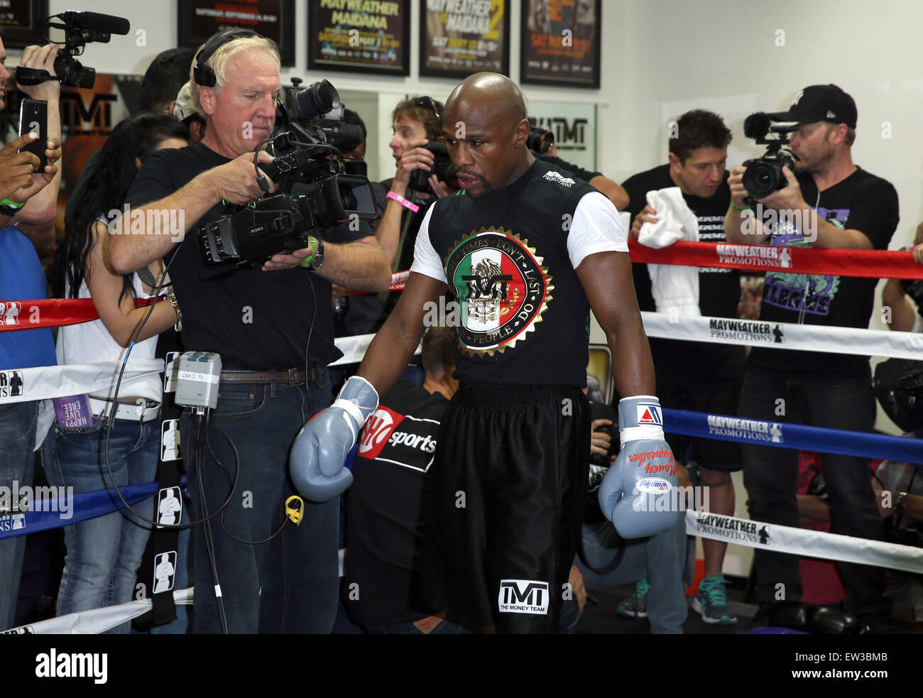 Floyd Mayweather Media Workout Day at Mayweather Boxing Club Las Vegas ...