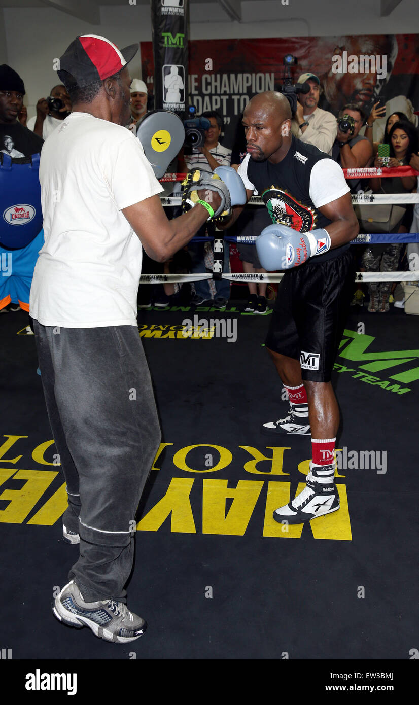 Floyd Mayweather Media Workout Day at Mayweather Boxing Club Las Vegas ...