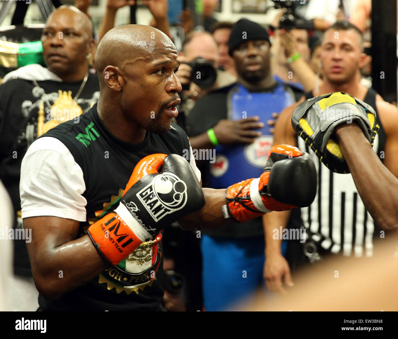 Floyd Mayweather Media Workout Day at Mayweather Boxing Club Las Vegas ...