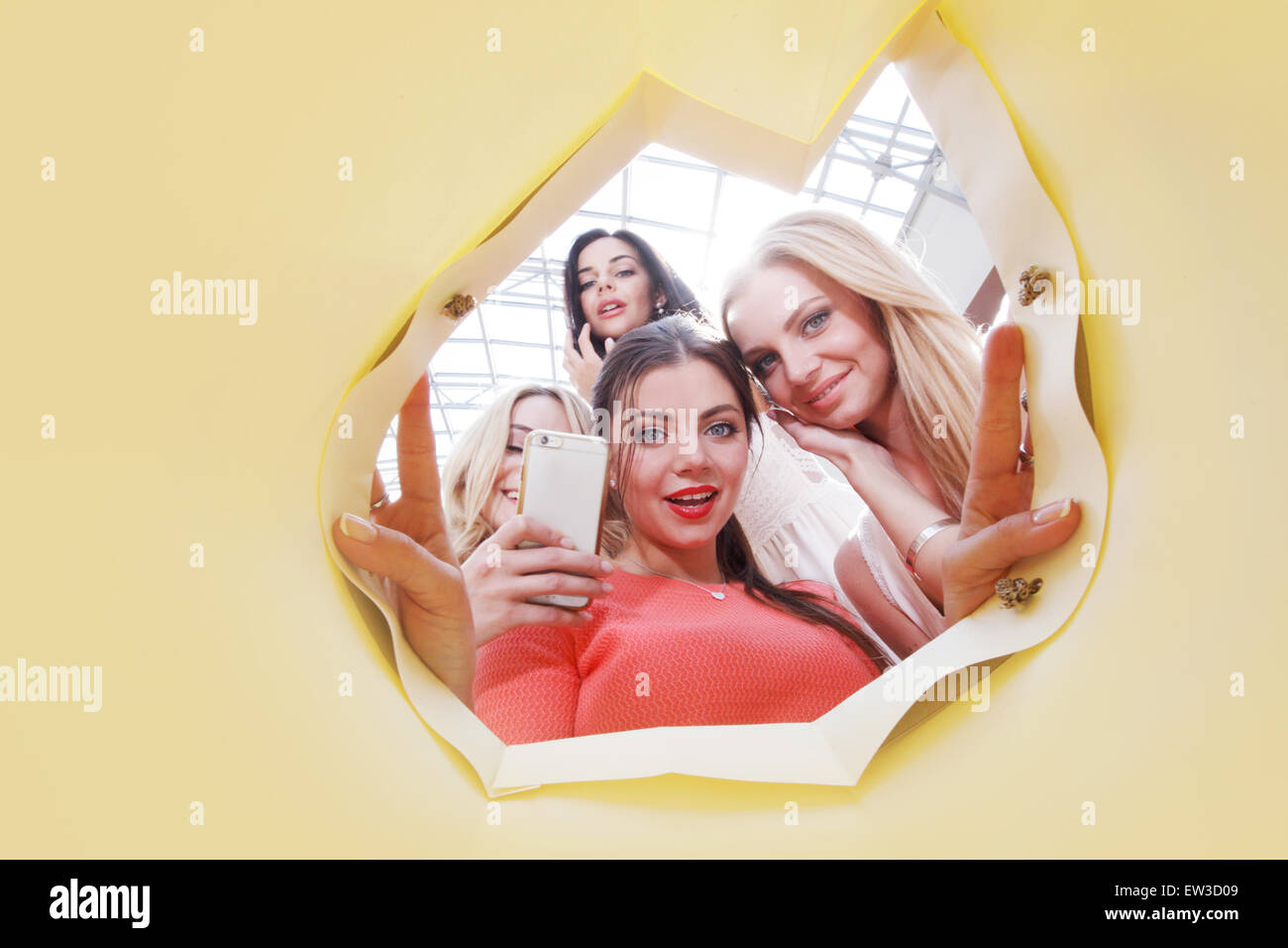 women looking inside bag Stock Photo - Alamy