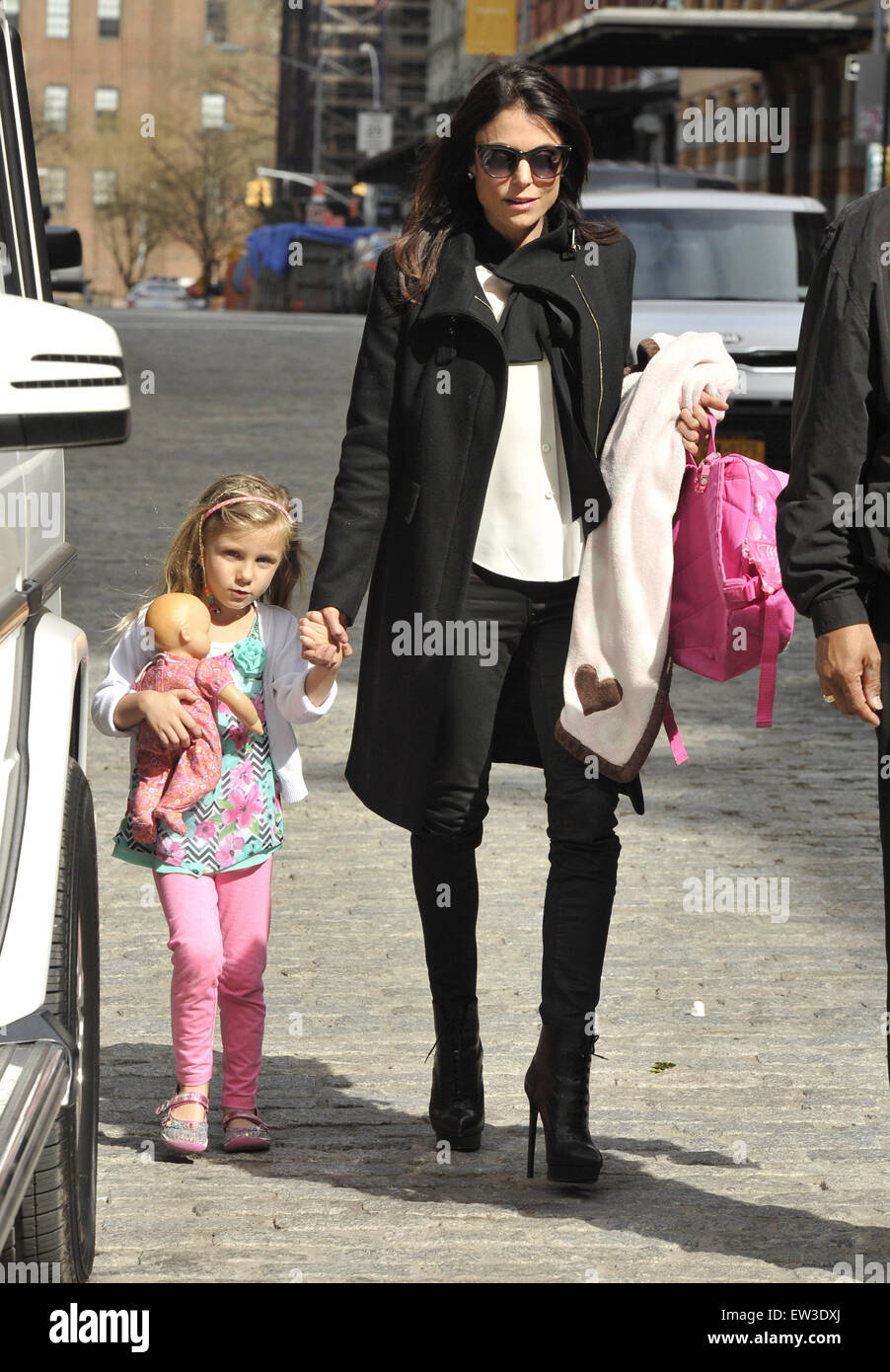 Bethenny Frankel on the school run to pick up daughter Bryn who ...
