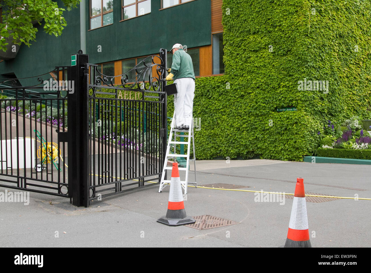 Wimbledon courts set up hi-res stock photography and images - Alamy