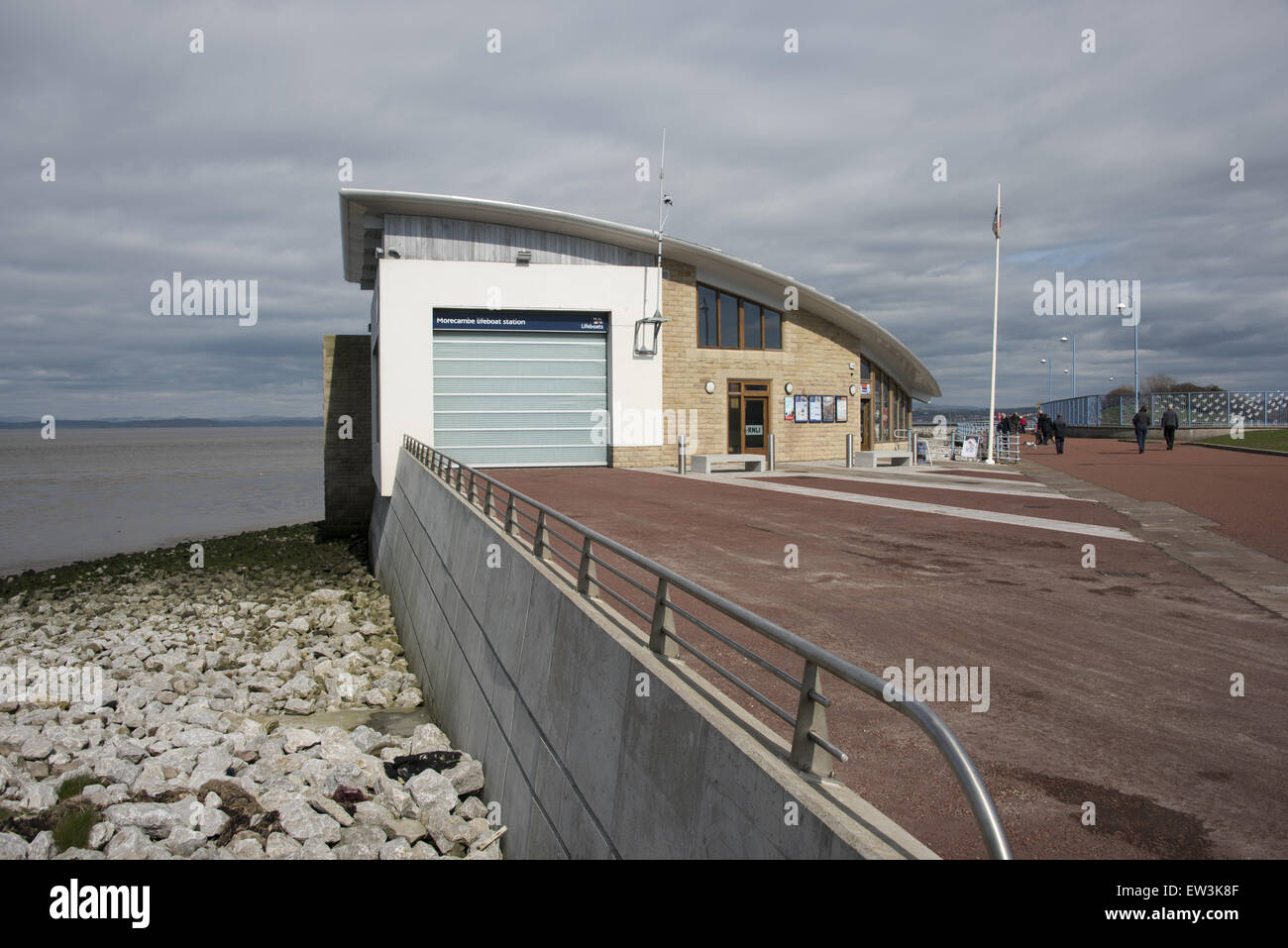 Lifeboat stations rnli lifeboat stations hi-res stock photography and ...