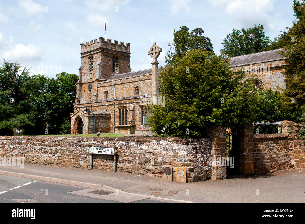 East haddon village church hi-res stock photography and images - Alamy