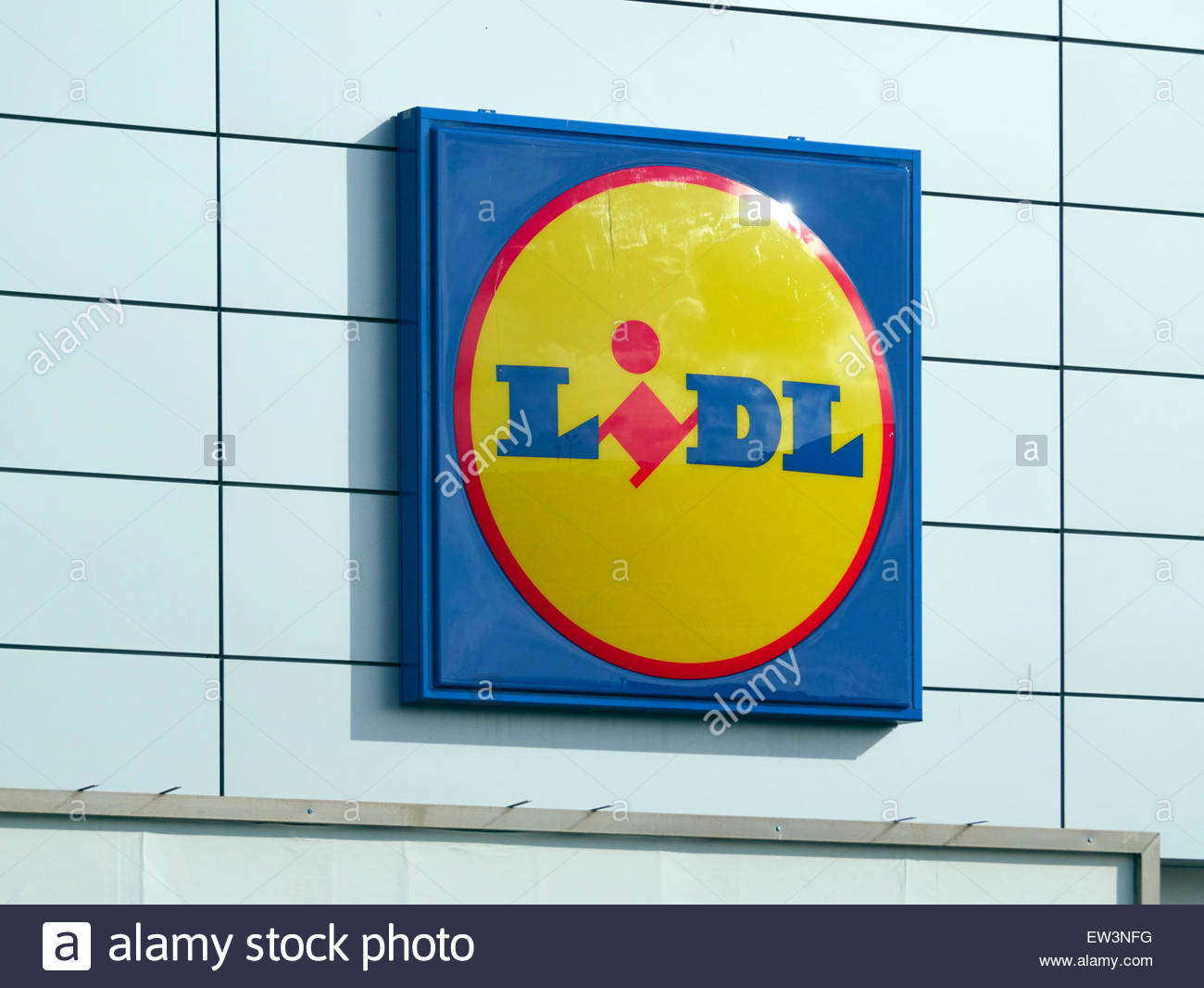 Lidl Logo Stock Photos & Lidl Logo Stock Images - Alamy
