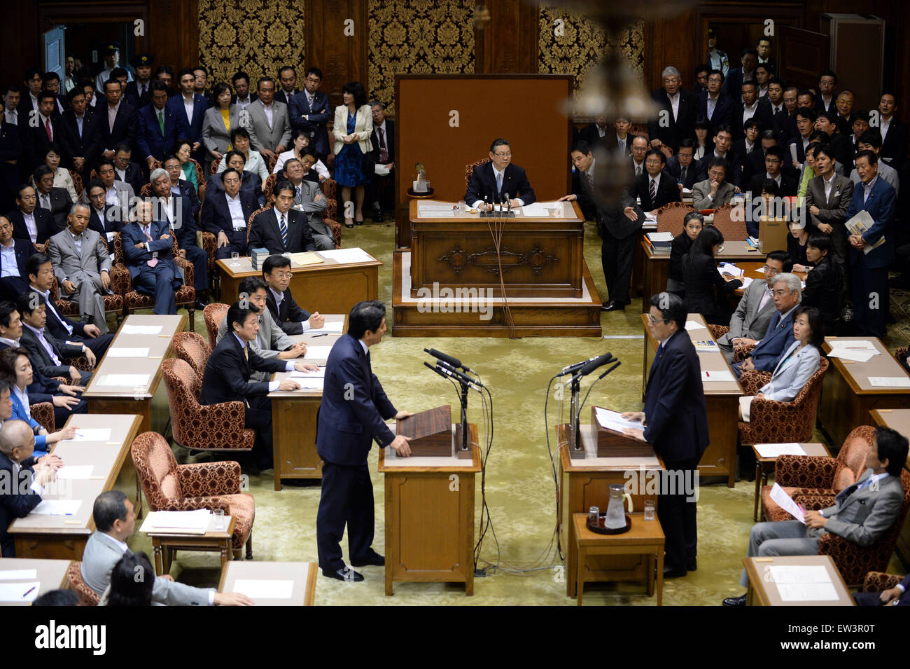 (150617) -- TOKYO, June 17, 2015(Xinhua) -- Japanese Prime Minister ...