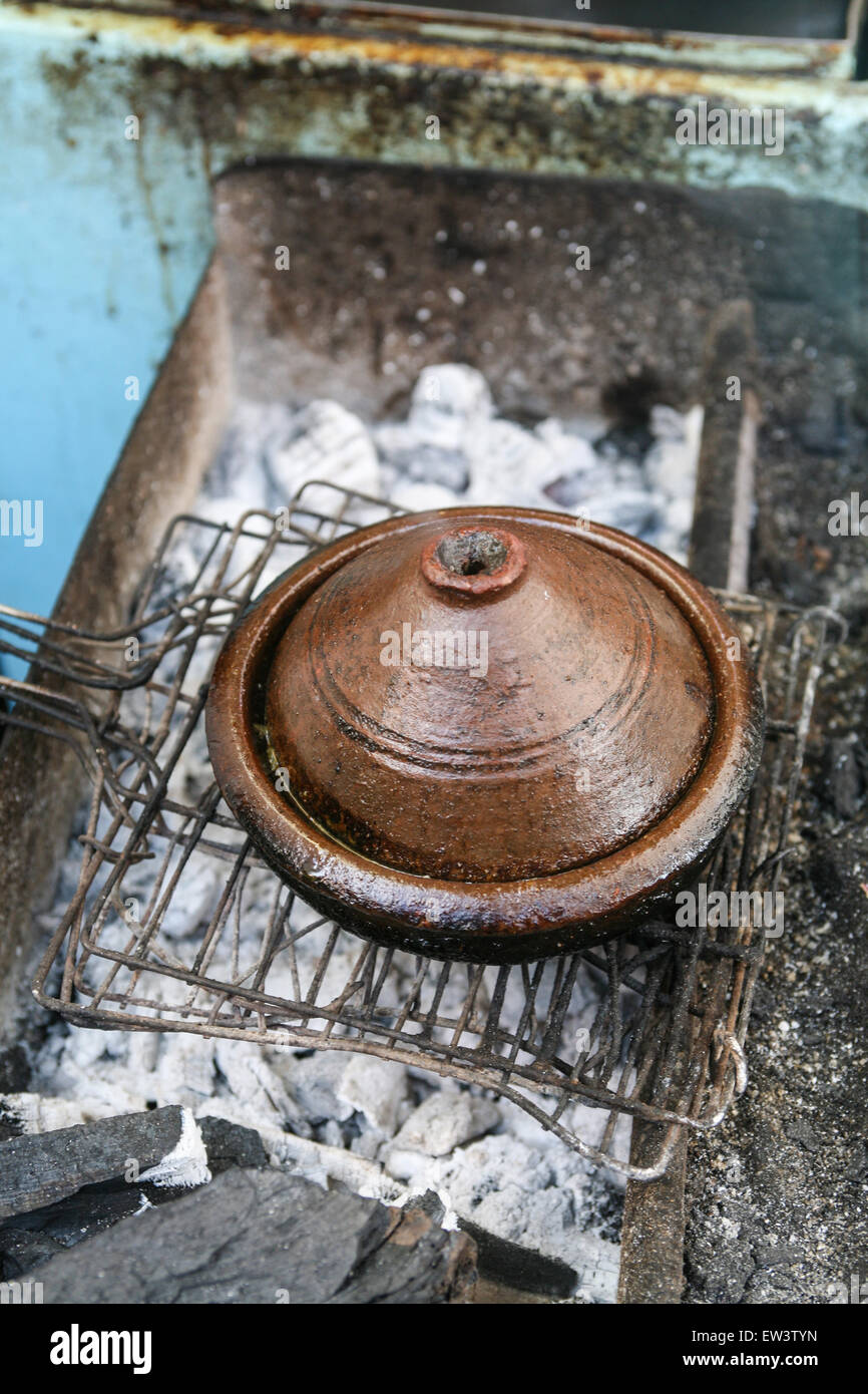 Traditional moroccan cooking hi-res stock photography and images - Alamy