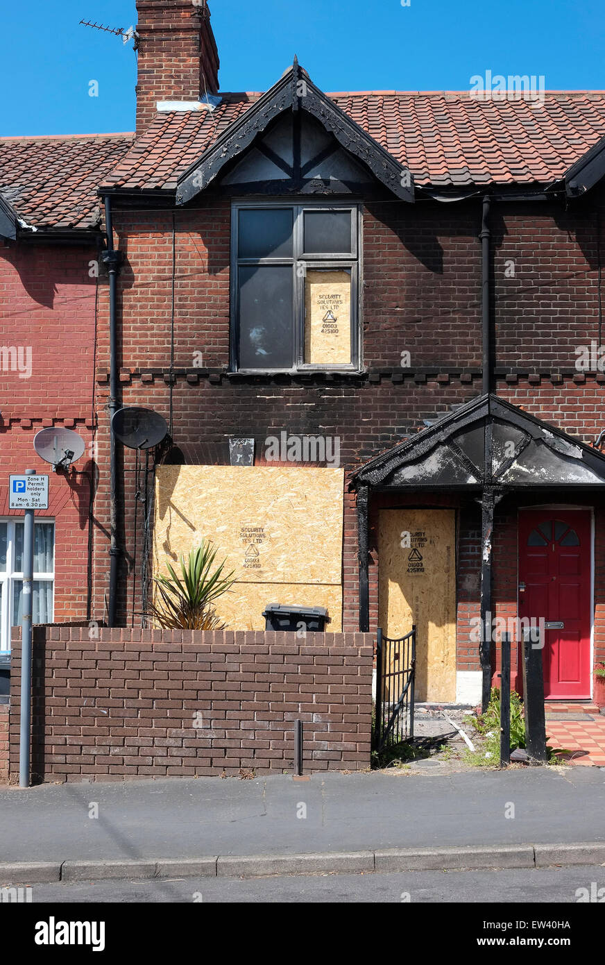 Fire damaged house hi-res stock photography and images - Alamy