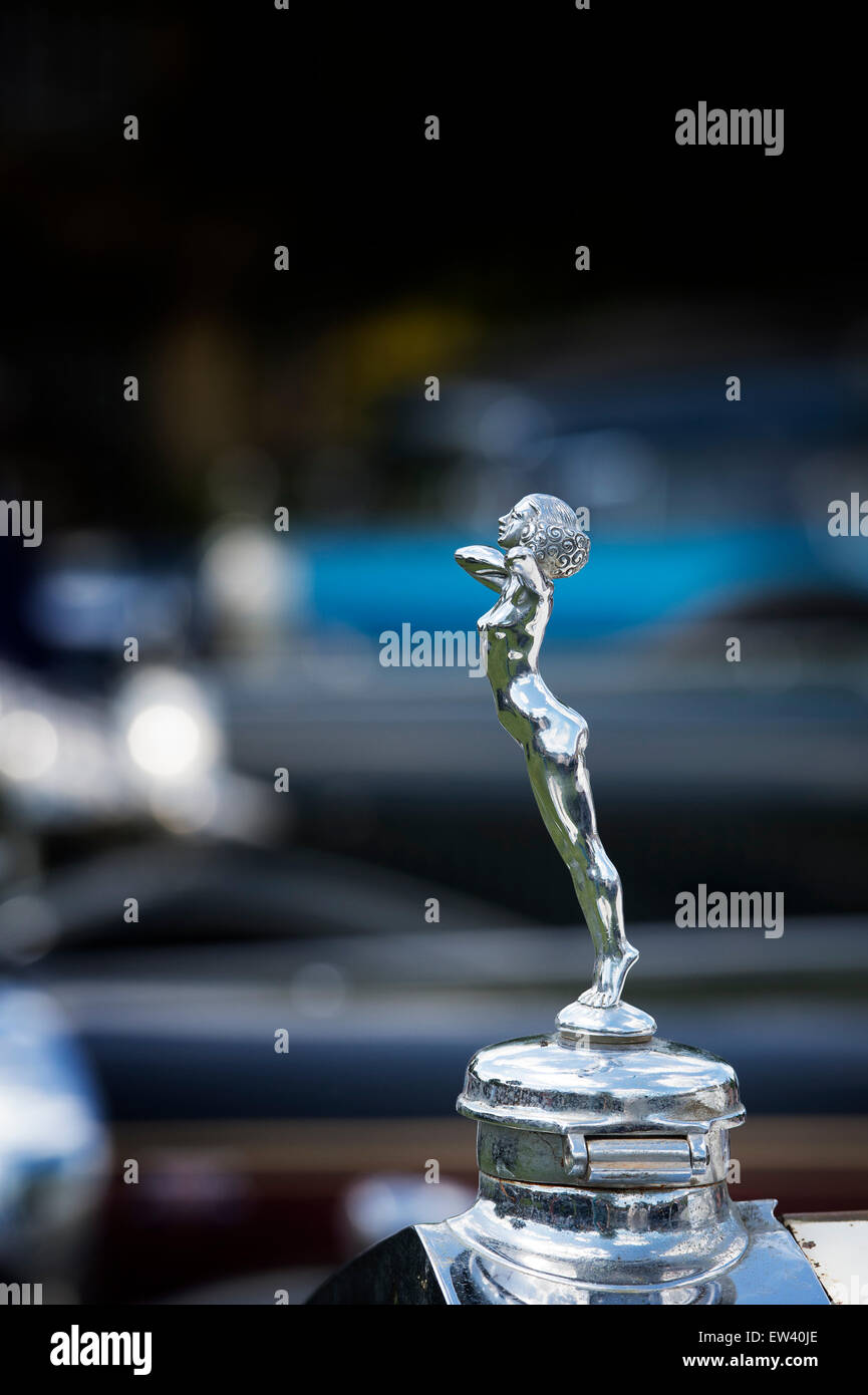 Vintage car radiator cap hi-res stock photography and images - Alamy