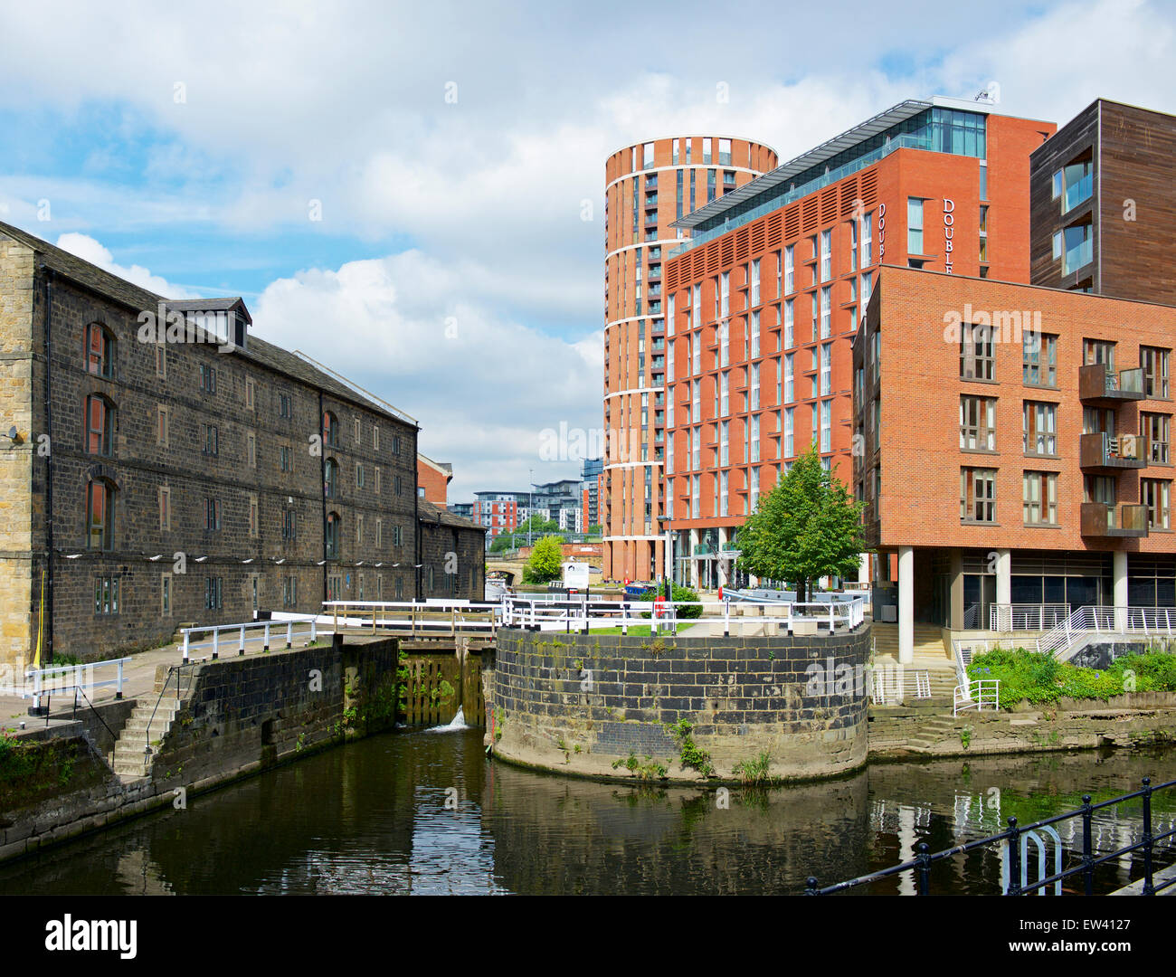 The Leeds-Liverpool Canal in the centre of Leeds, West Yorkshire ...
