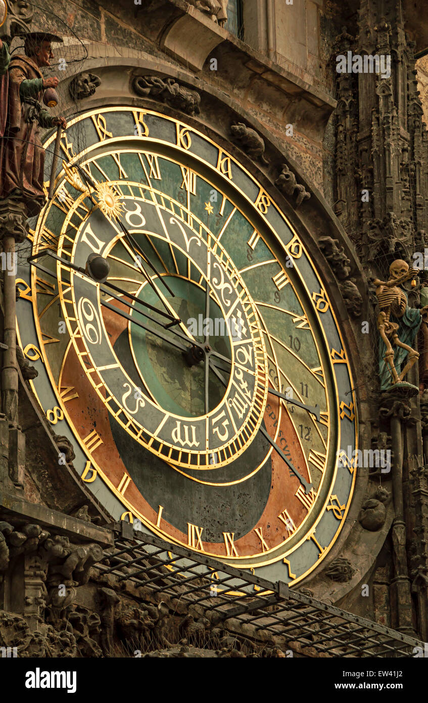 Solar time clock hi-res stock photography and images - Alamy