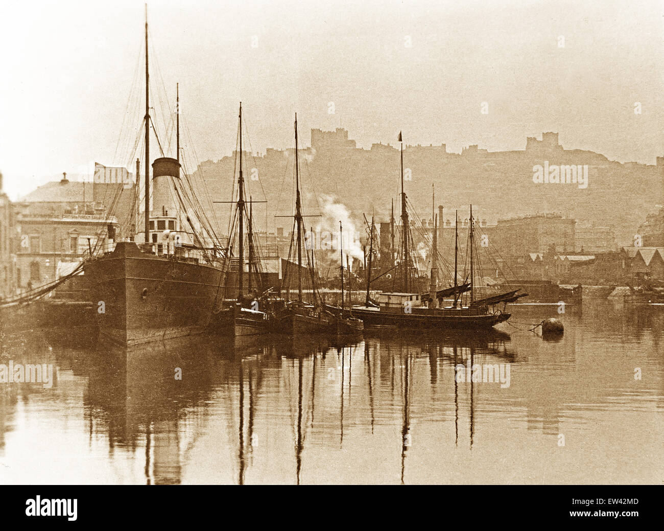 Old docks mist hi-res stock photography and images - Alamy