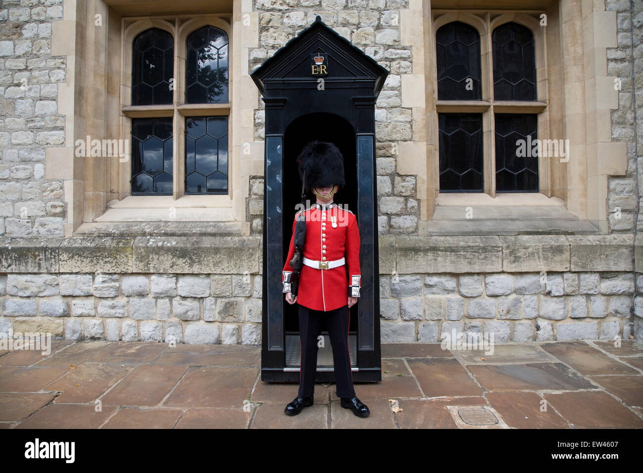 Tower Of London Guard Stock Photos & Tower Of London Guard Stock Images ...