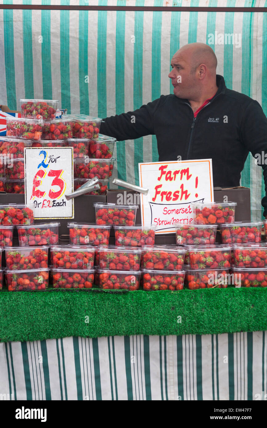 Stall holders fruit hi-res stock photography and images - Alamy