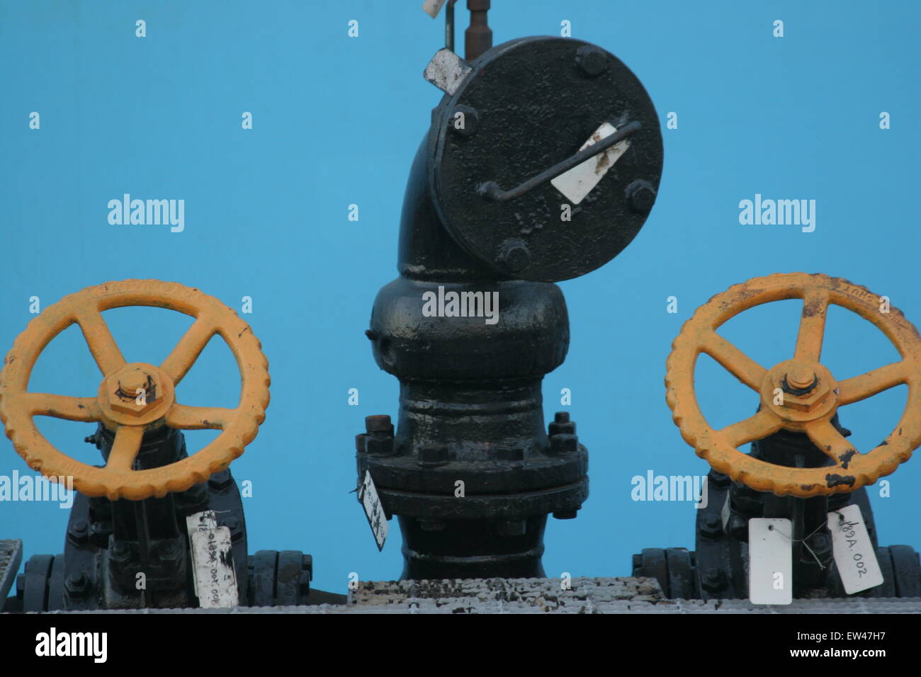 Valves hi-res stock photography and images - Alamy