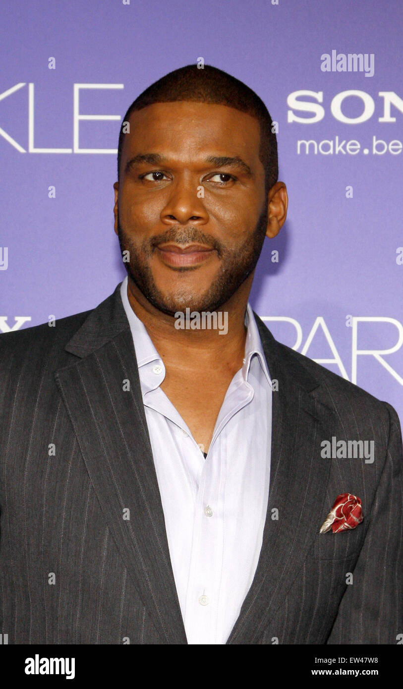 Writer director tyler perry hi-res stock photography and images - Alamy
