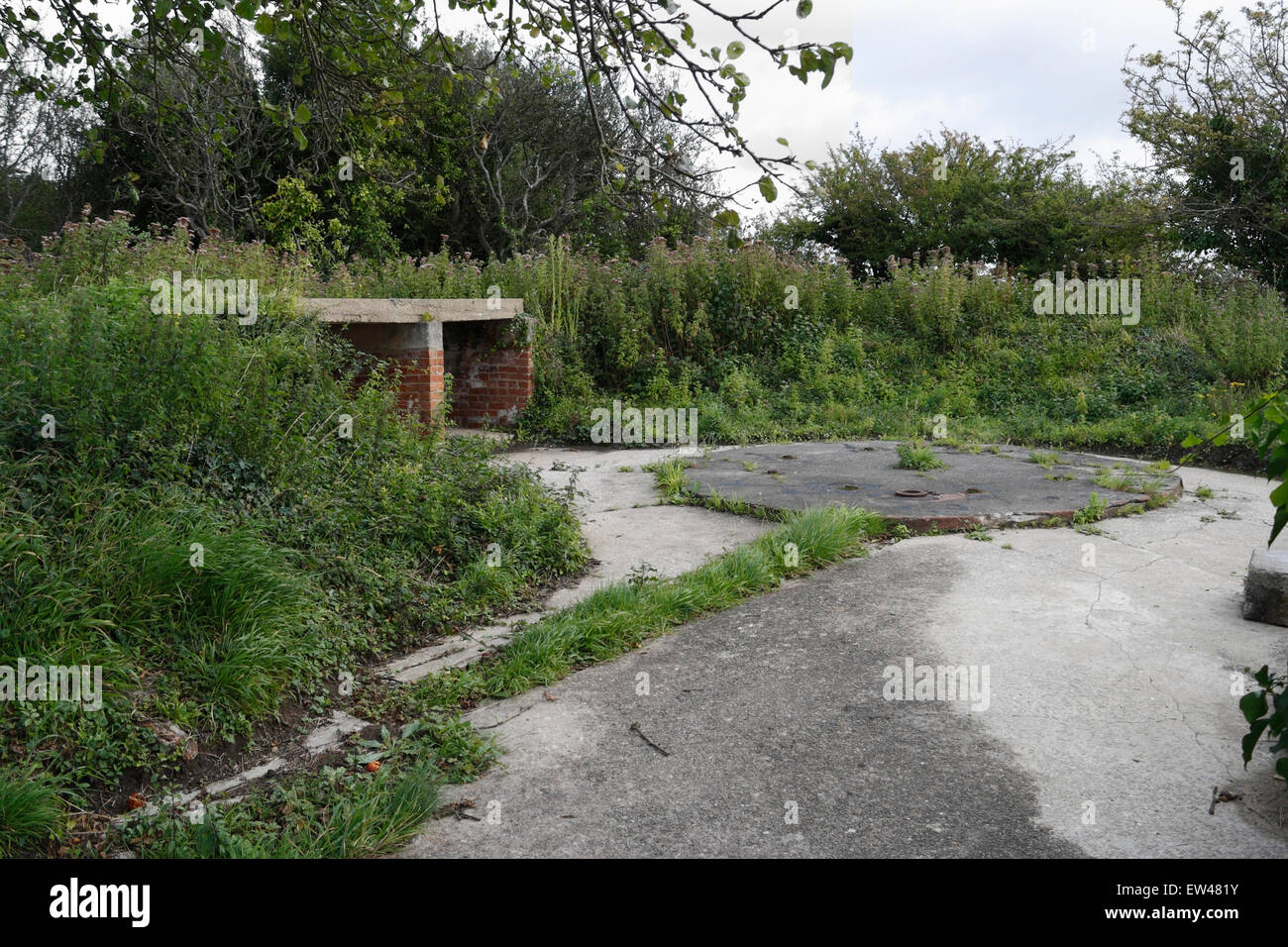 WW2 coastal defense gun at Lavernock Point in wales UK Stock Photo - Alamy