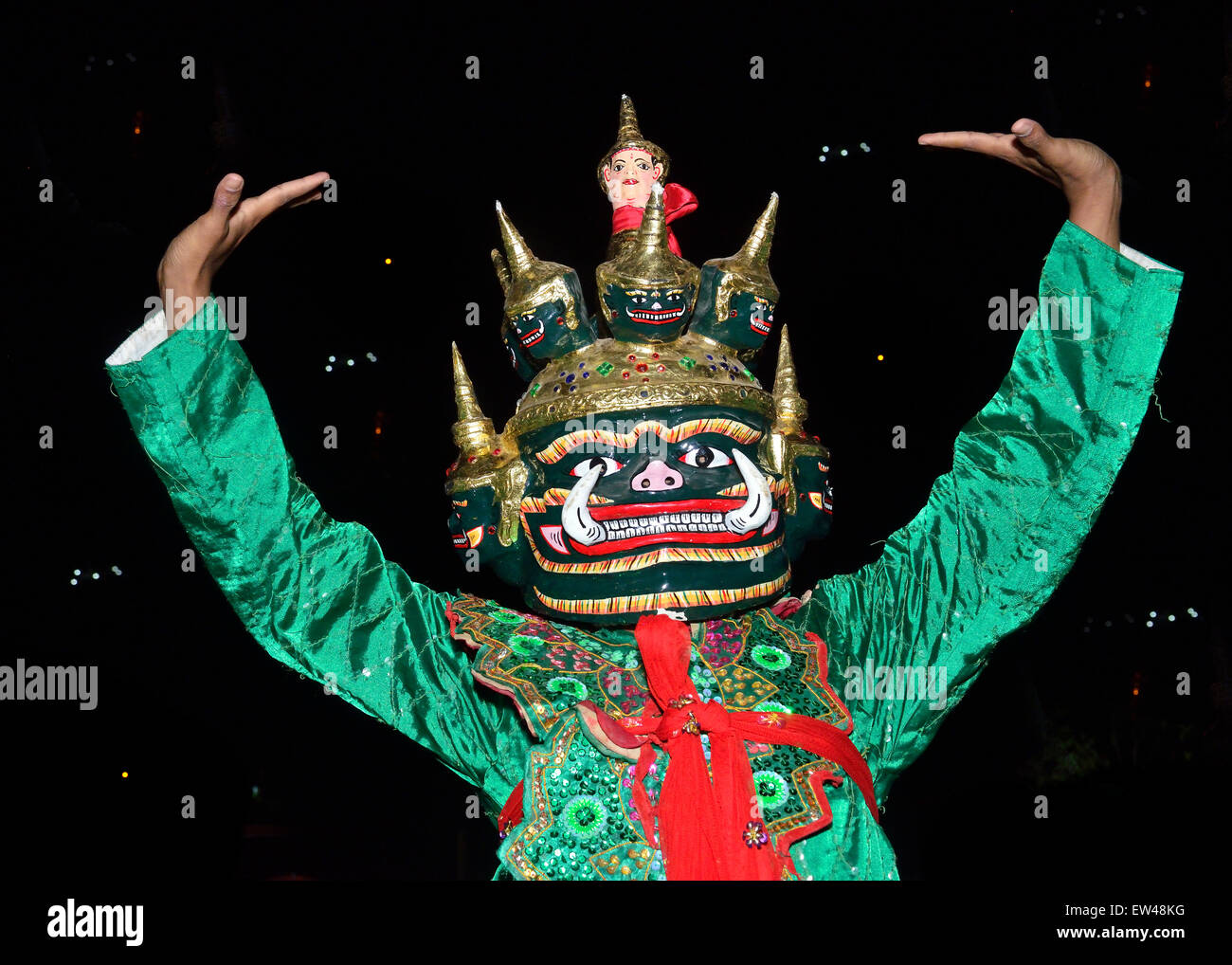 Traditional Burmese dance performance on board 'RV Paukan 2007 ...