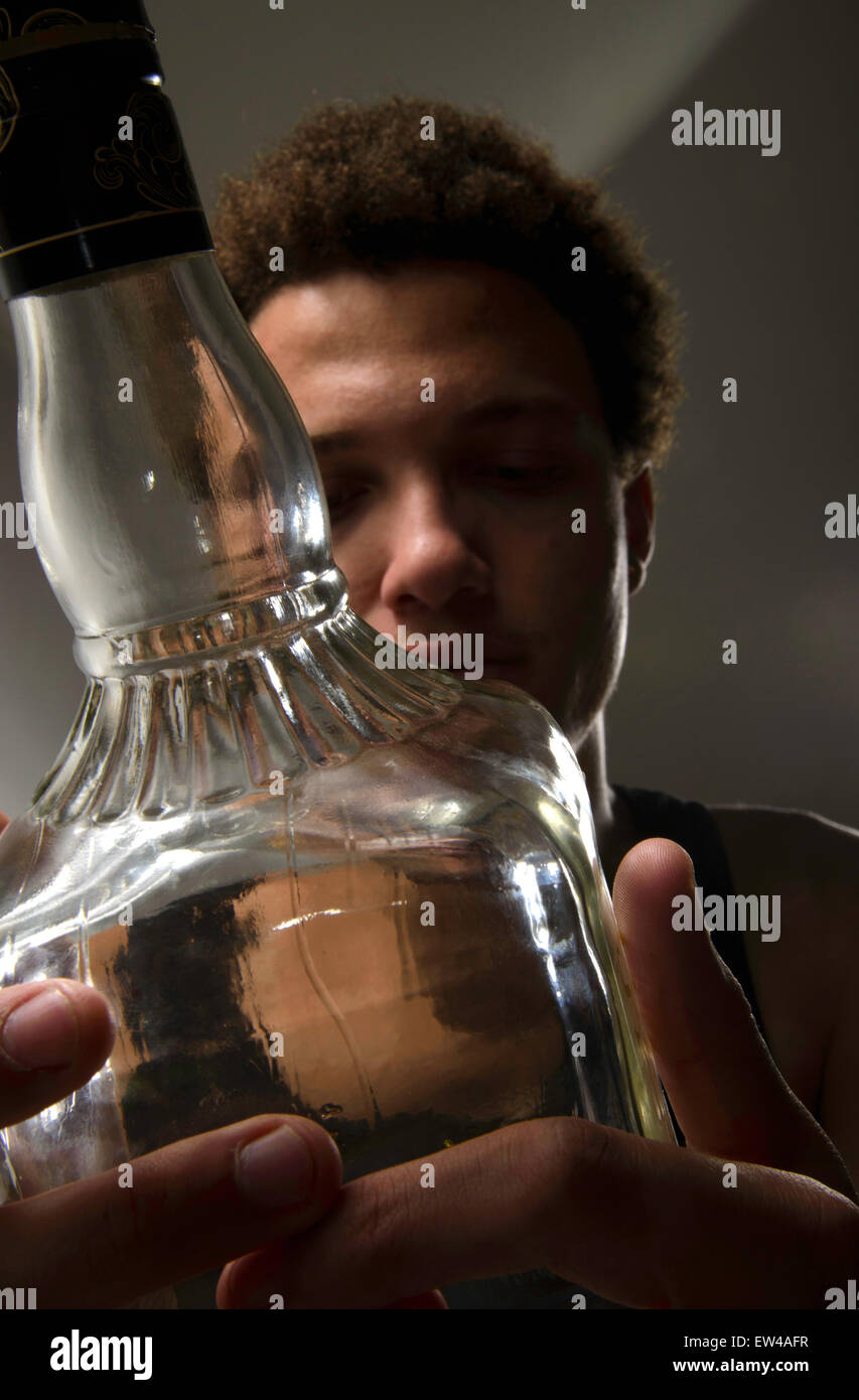 Teen alcohol abuse hi-res stock photography and images - Alamy