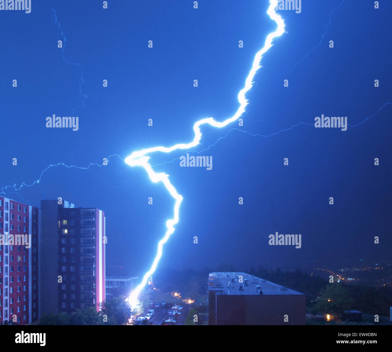 Lightning strike hi-res stock photography and images - Alamy