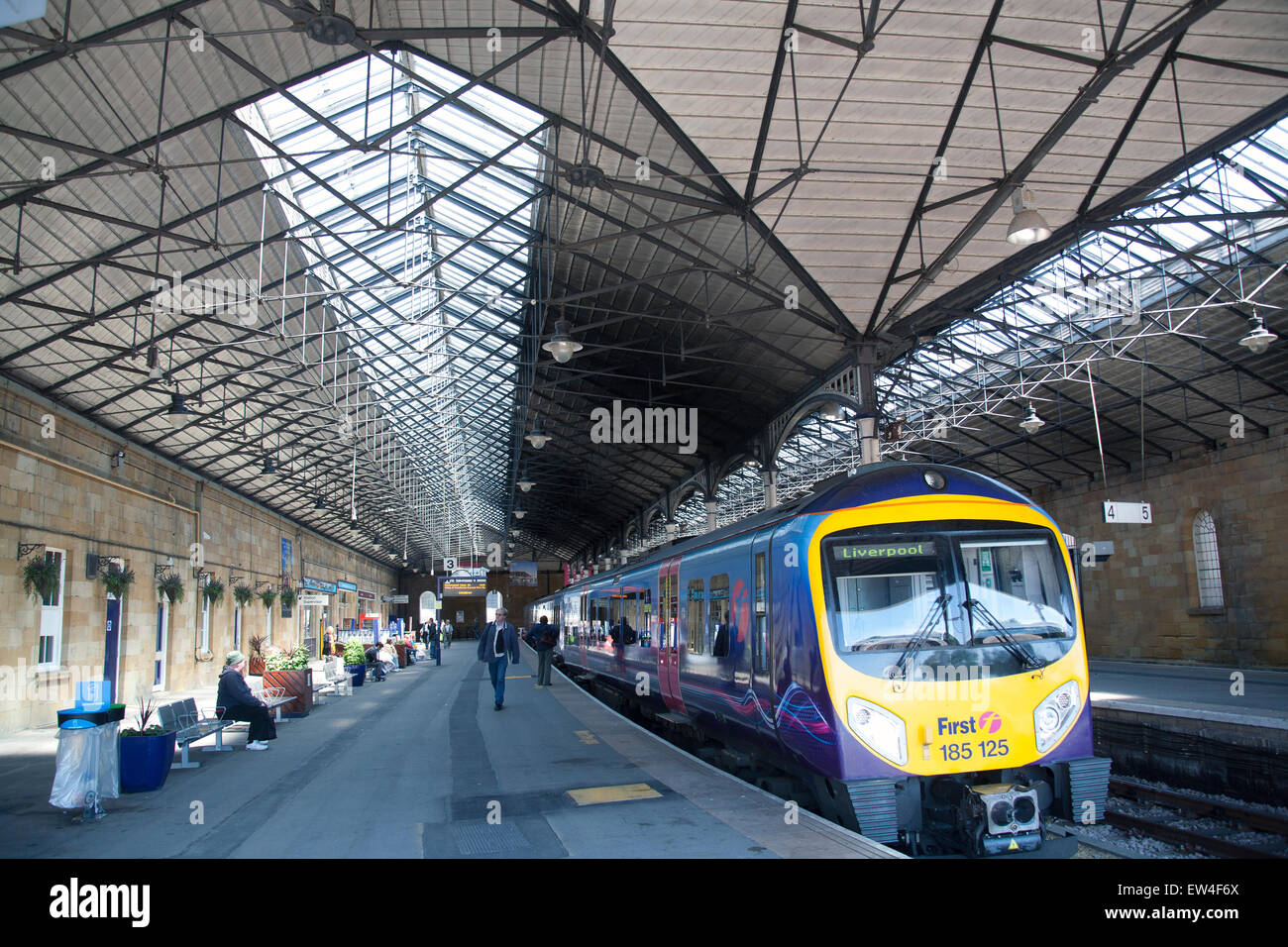Train waiting at the platform of Scarborough railway station, North ...