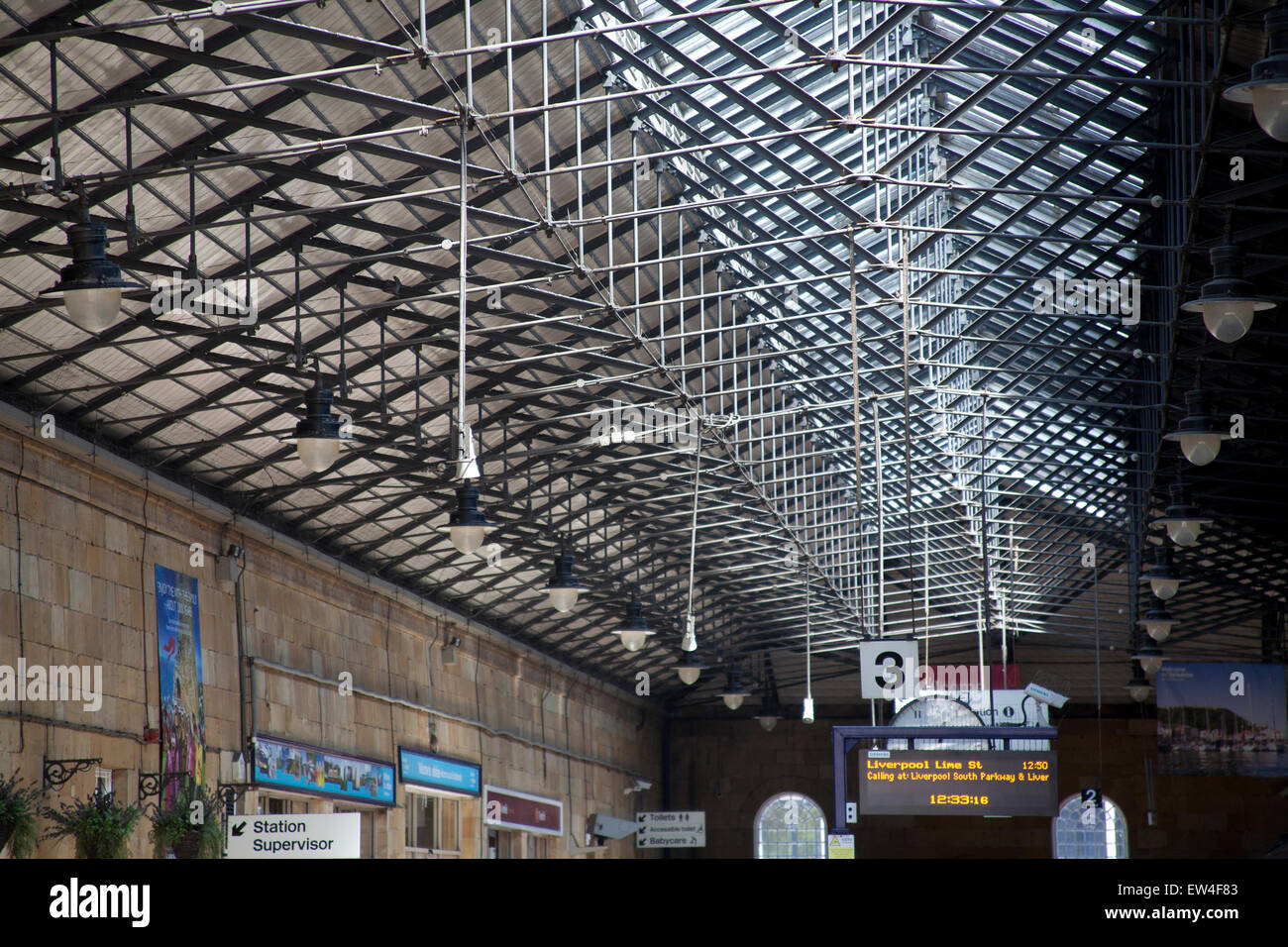 Scarborough railway station hi-res stock photography and images - Alamy