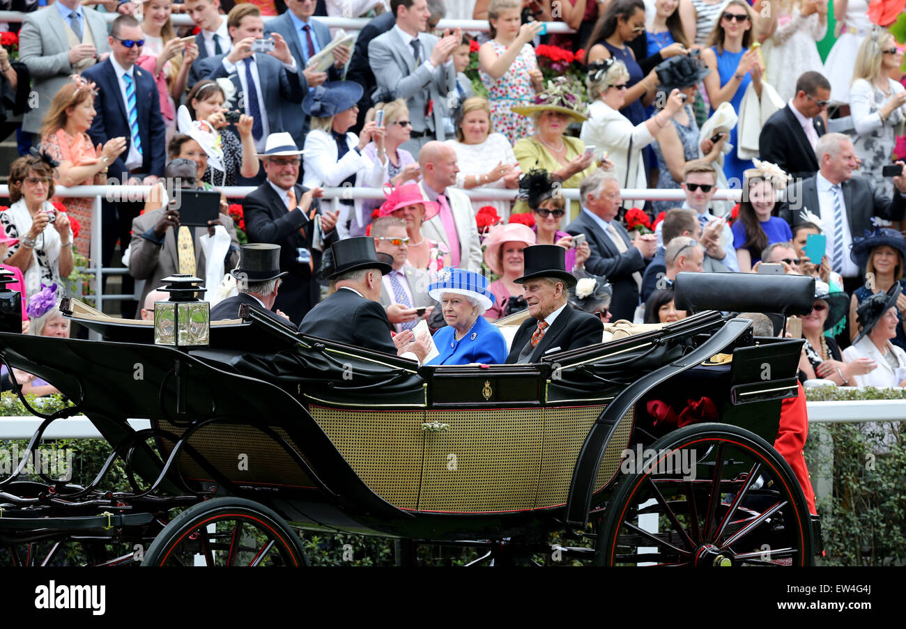 Duke of edinburgh arrive by carriage at ascot racecourse hi-res stock ...