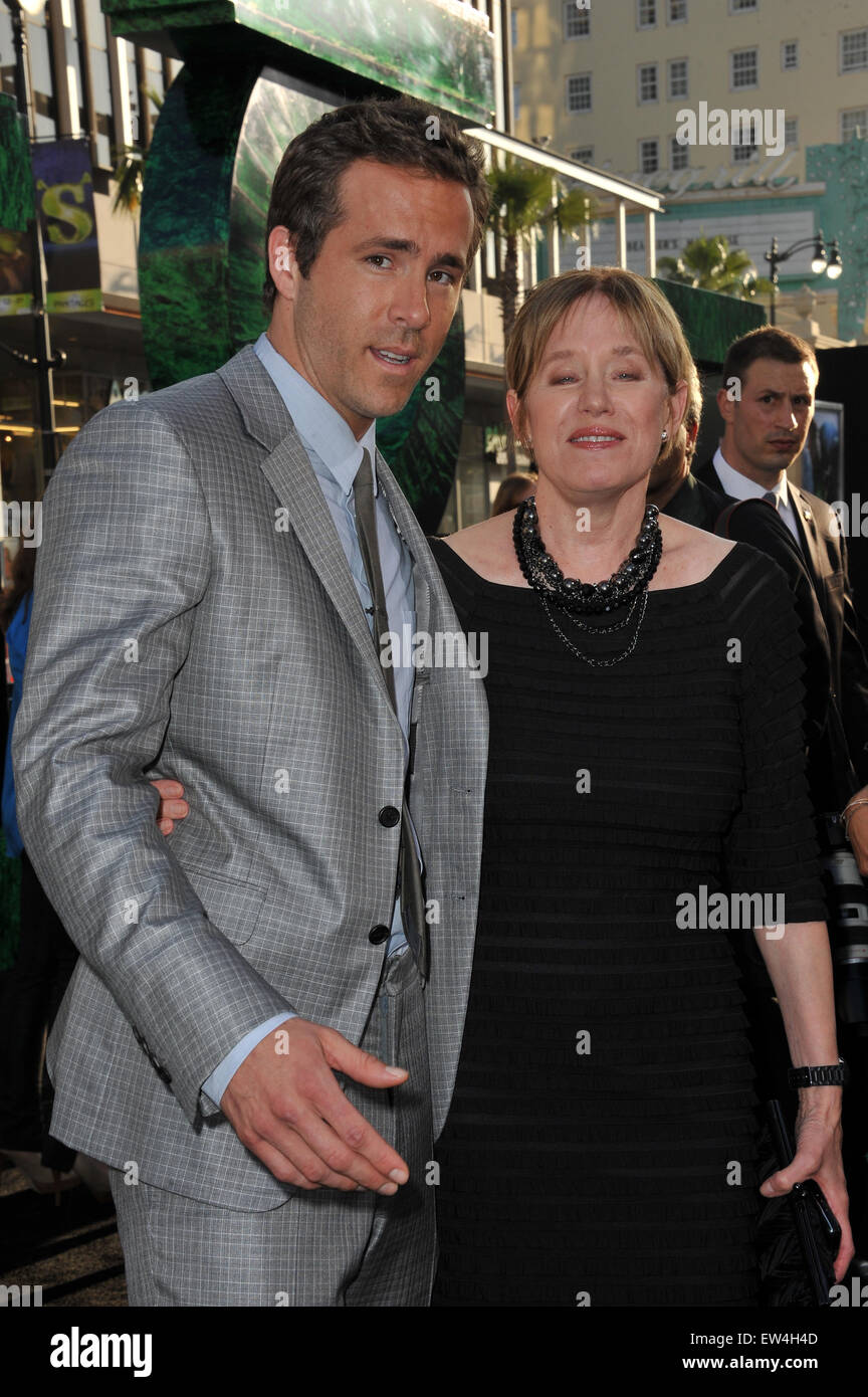 LOS ANGELES, CA - JUNE 15, 2011: Ryan Reynolds & mother at the world ...
