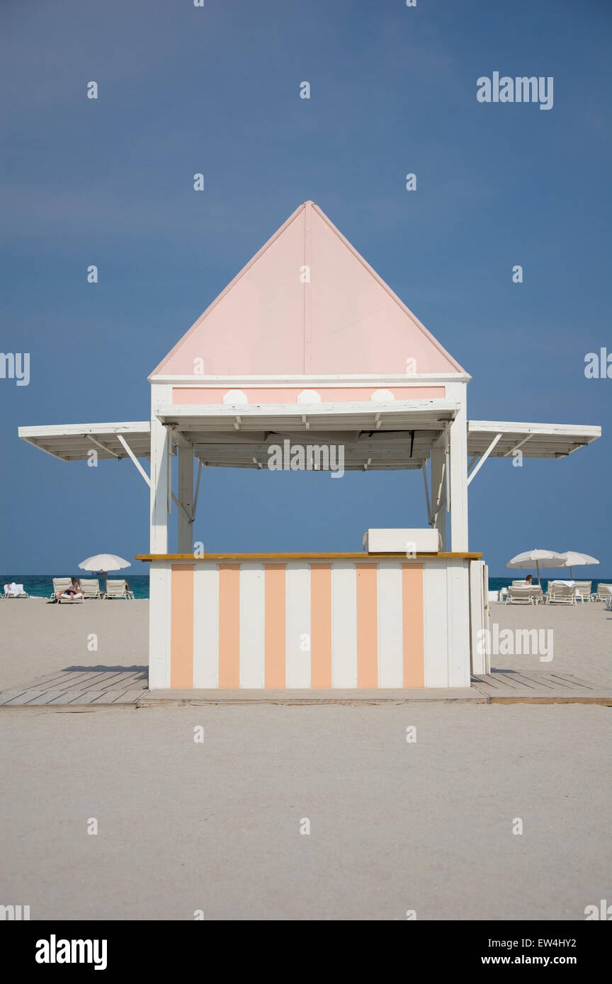 Umbrellas in stand hi-res stock photography and images - Alamy