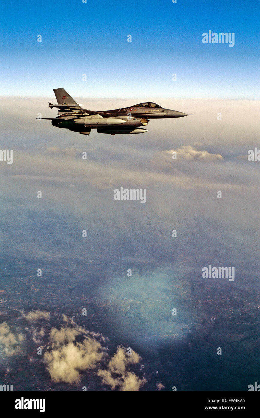 Two seat f 16 hi-res stock photography and images - Alamy